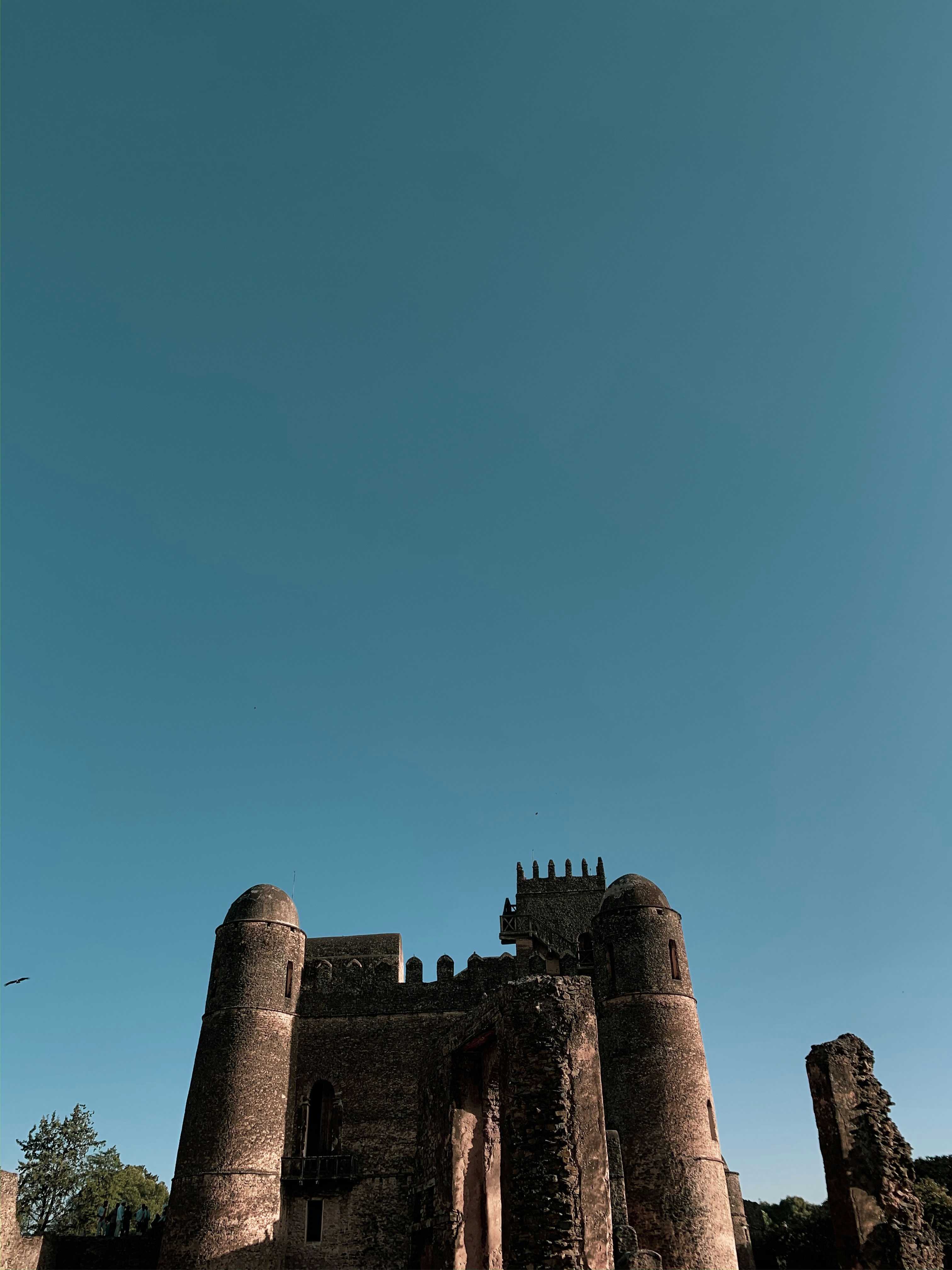 A tall castle with a sky background photo – Free Blue Image on Unsplash