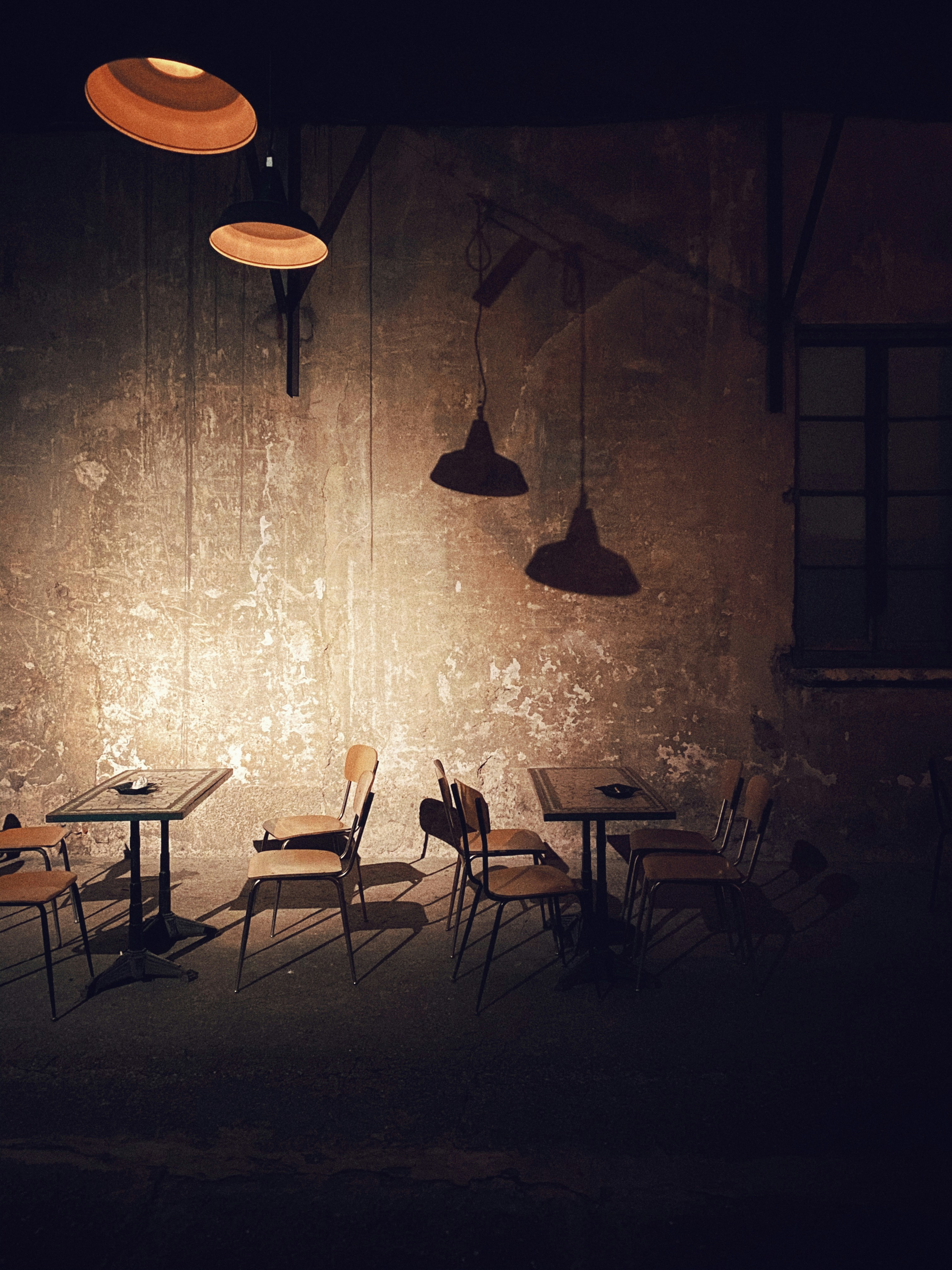 Black metal table and chairs photo – Free Chair Image on Unsplash