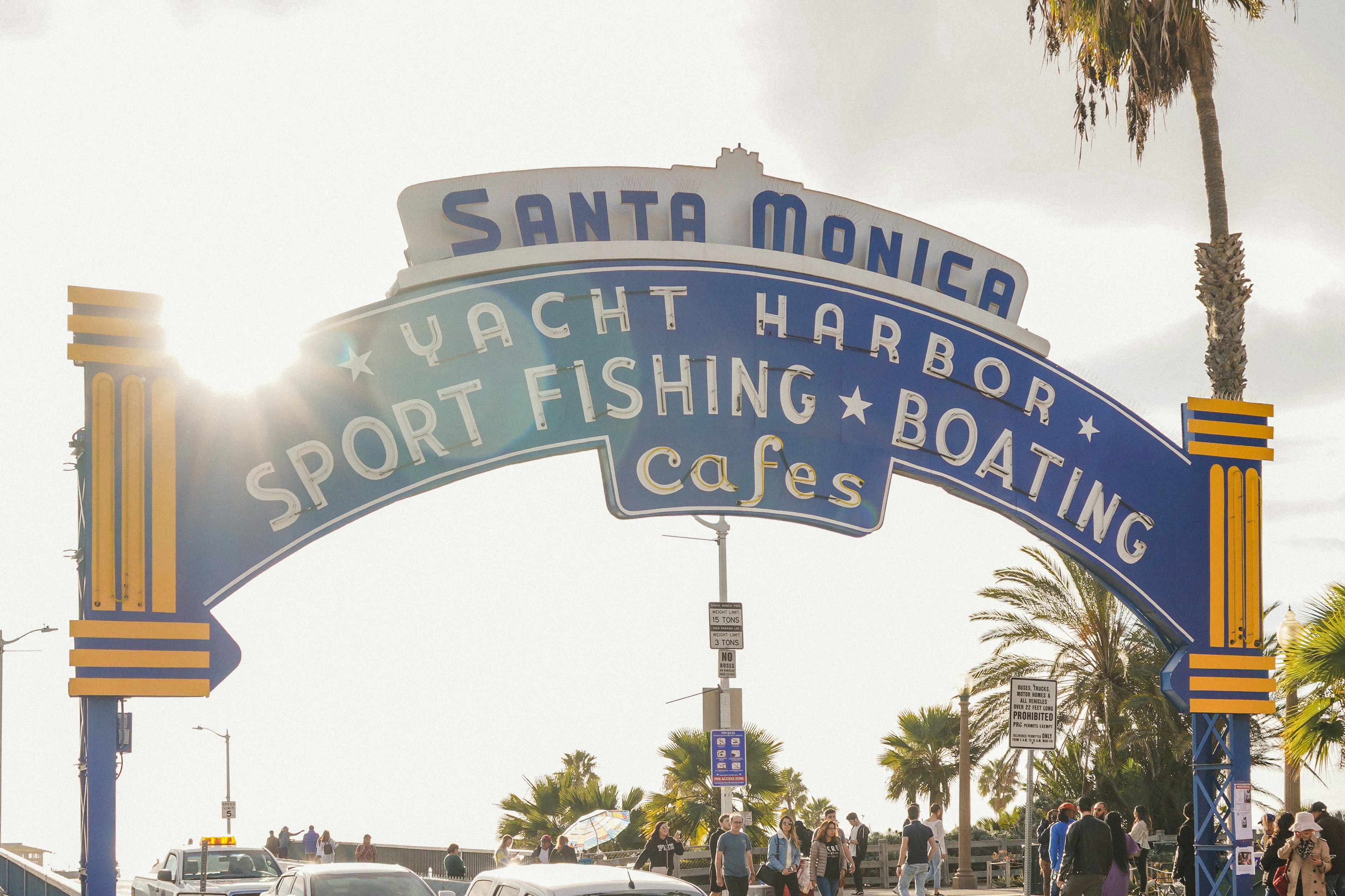 Sun-Soaked Arch of Santa Monica: Coastal Welcome to the Pier