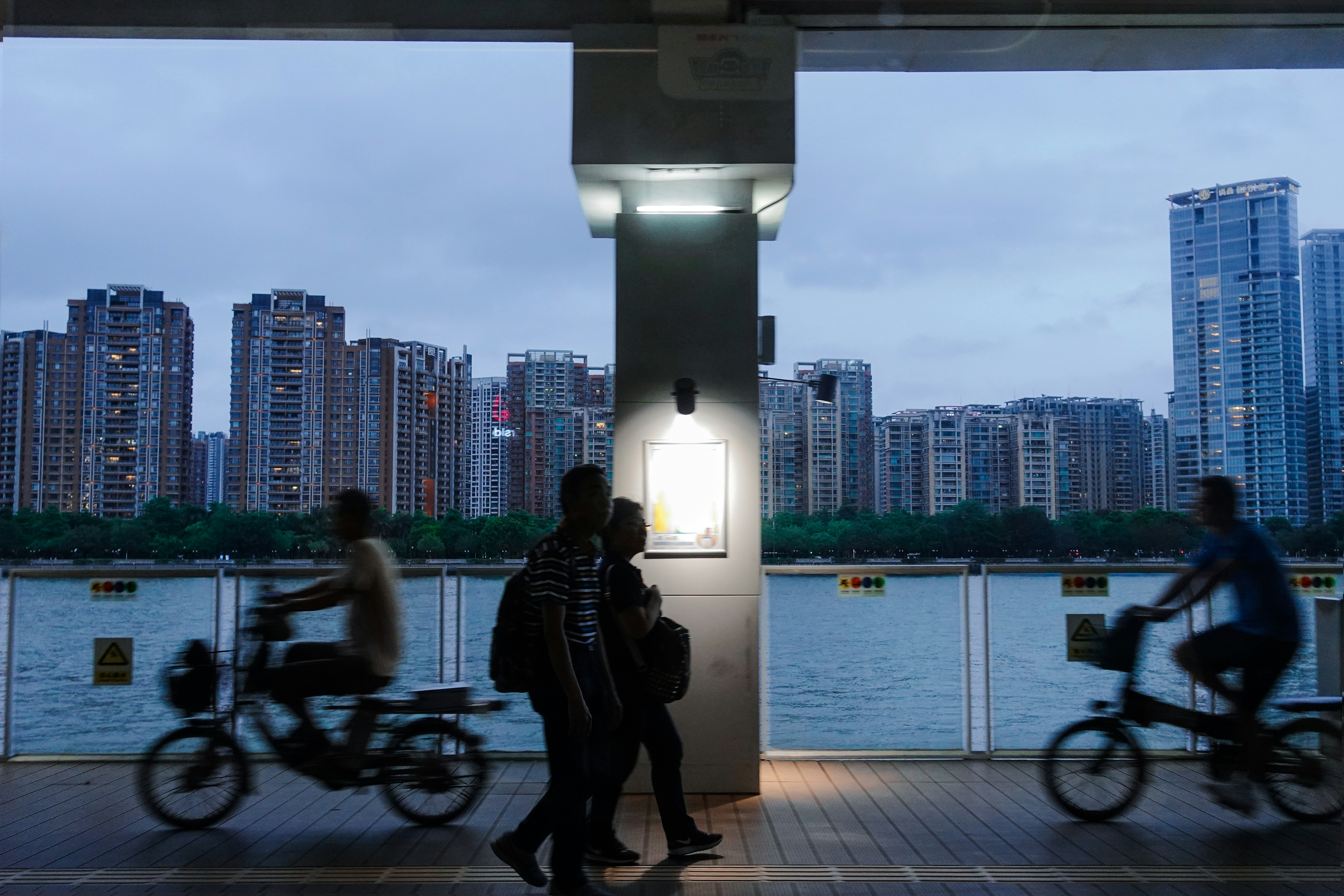 Earthlings | 7 best free earthling, human, city and clothing photos on ...