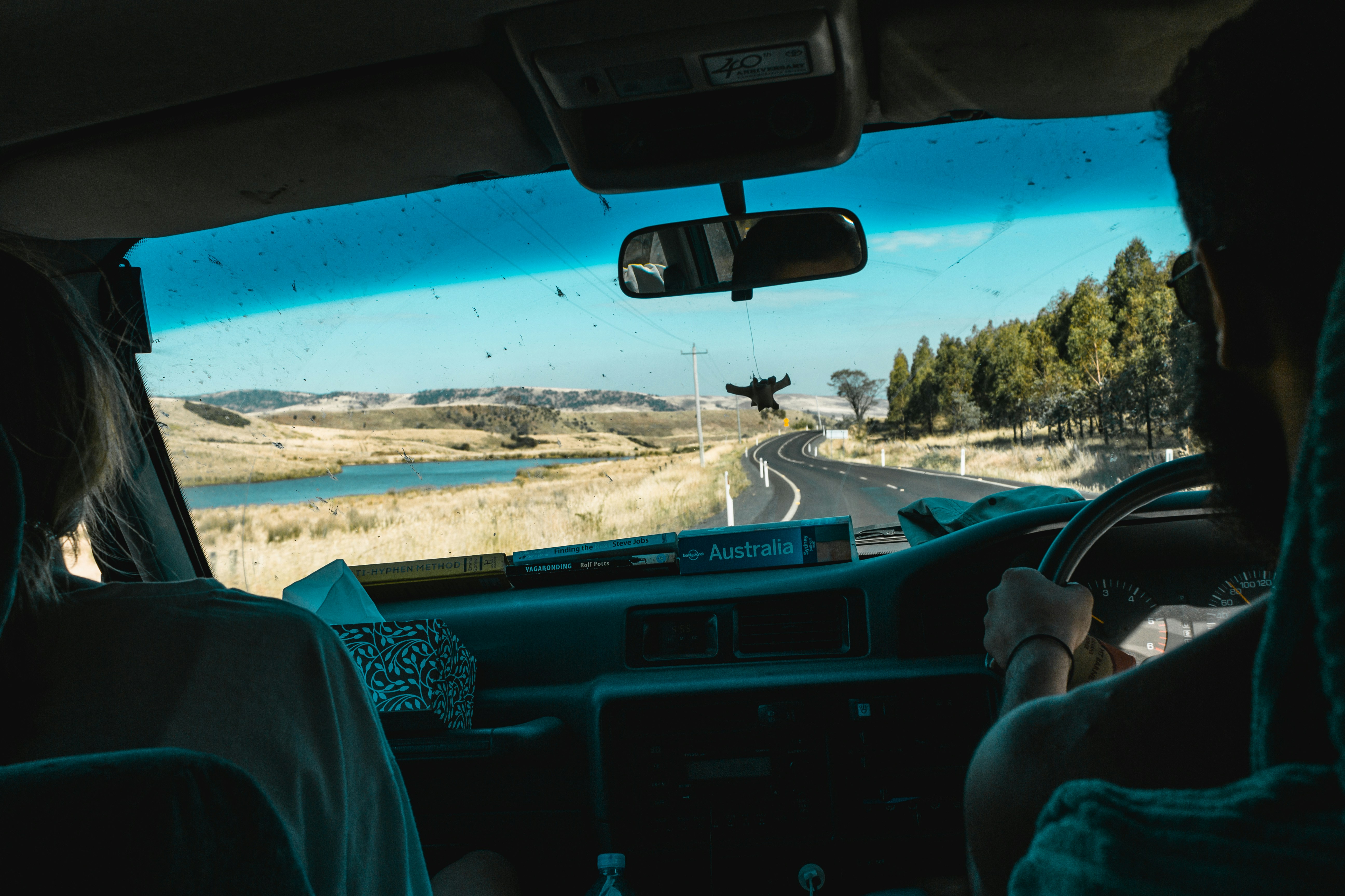 Foto Persona conduciendo coche durante el día – Imagen Humano gratis en ...