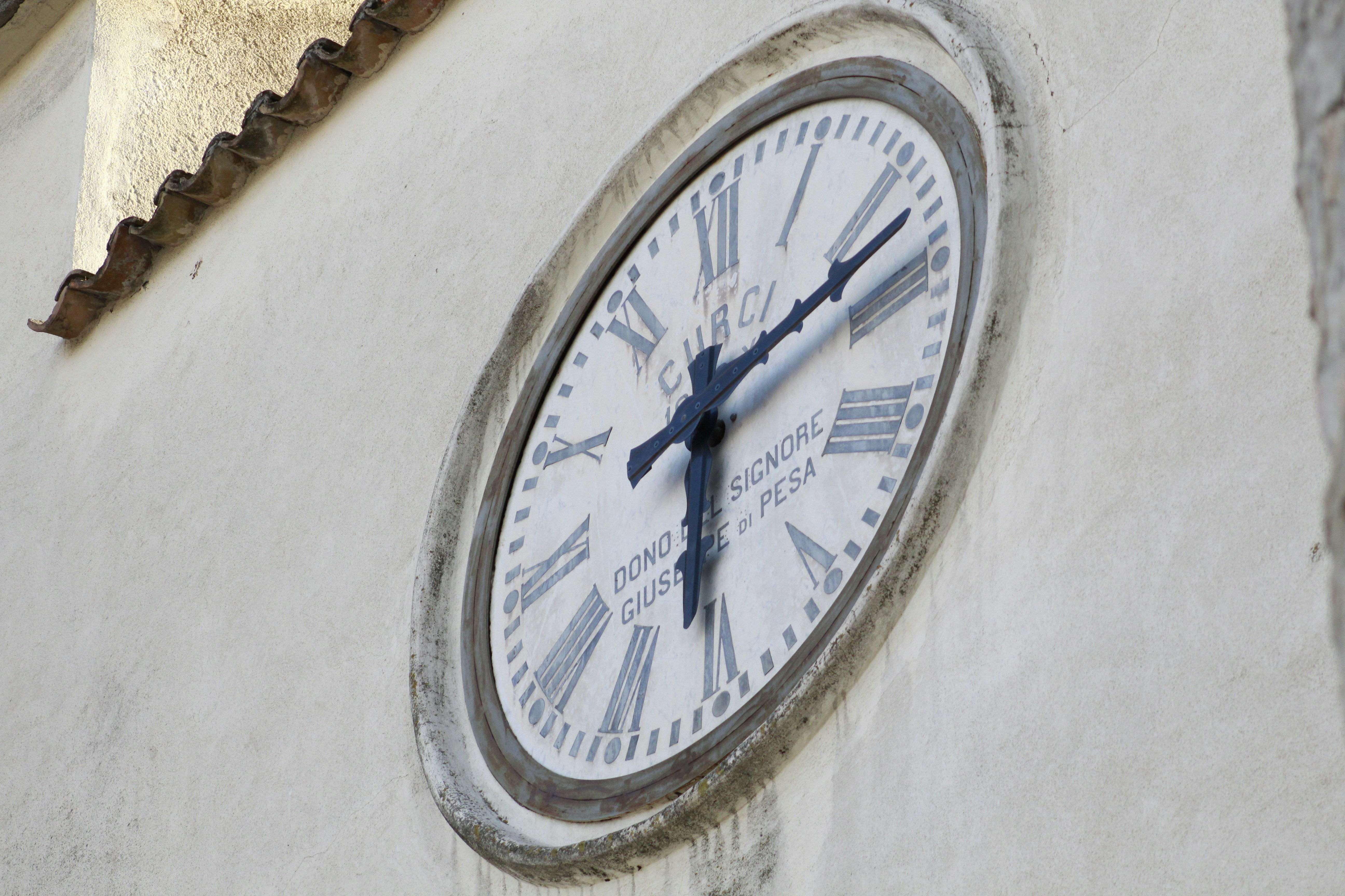 White analog wall clock at 10 00 photo – Free Grey Image on Unsplash