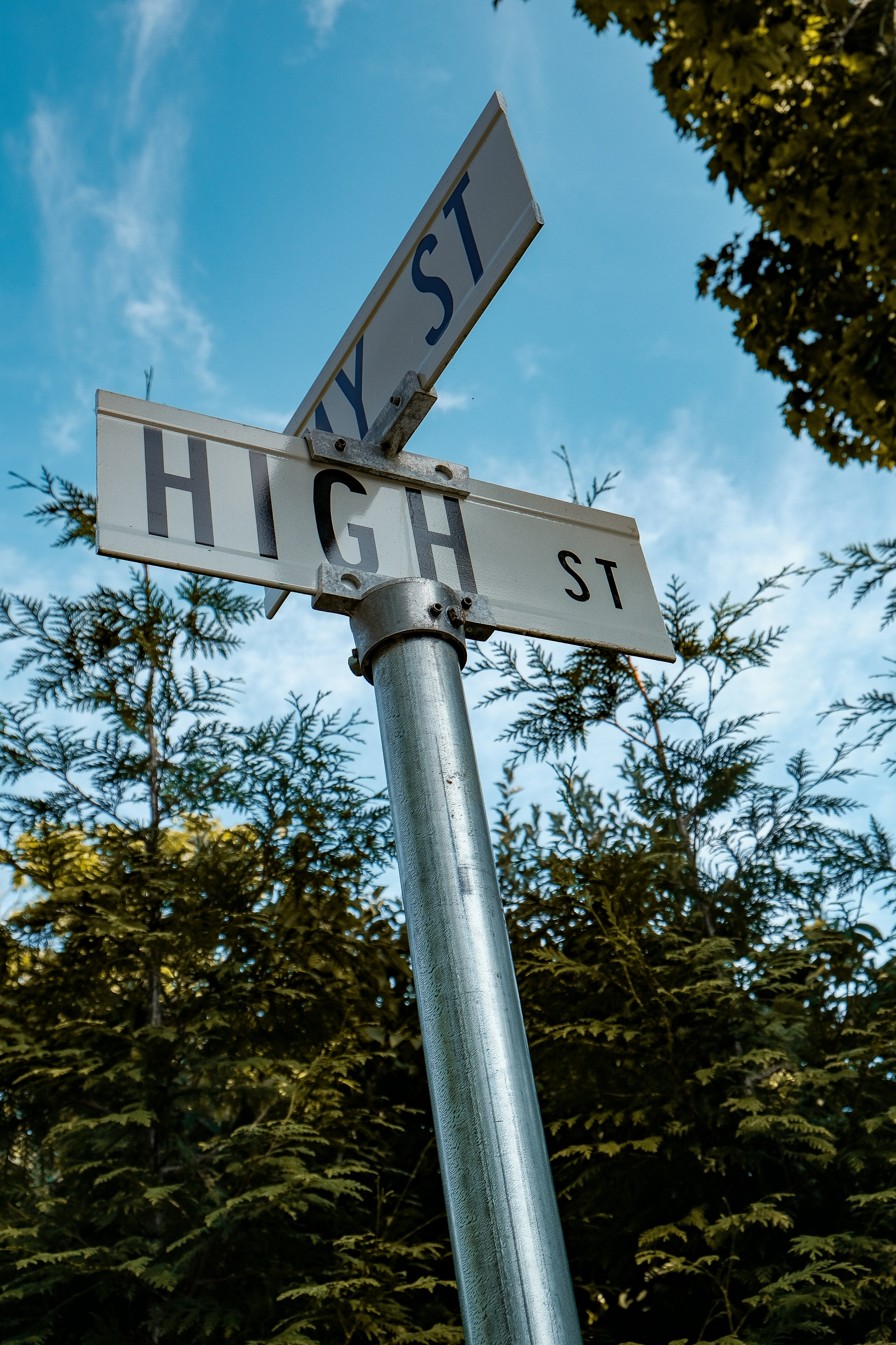 White and black street sign photo – Free Hamptons Image on Unsplash