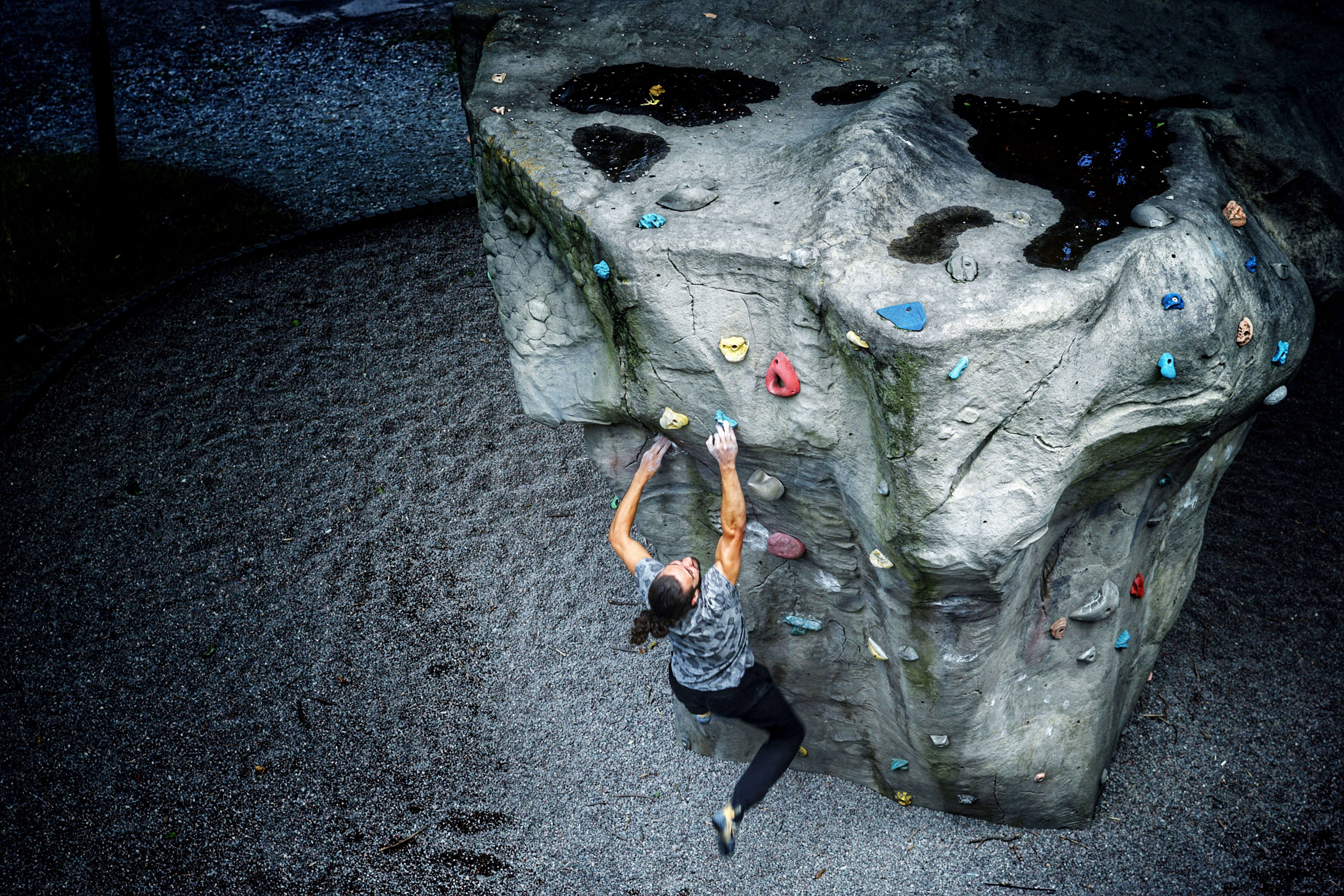 Edge of Gravity: Aerial ascent on a textured climbing wall
