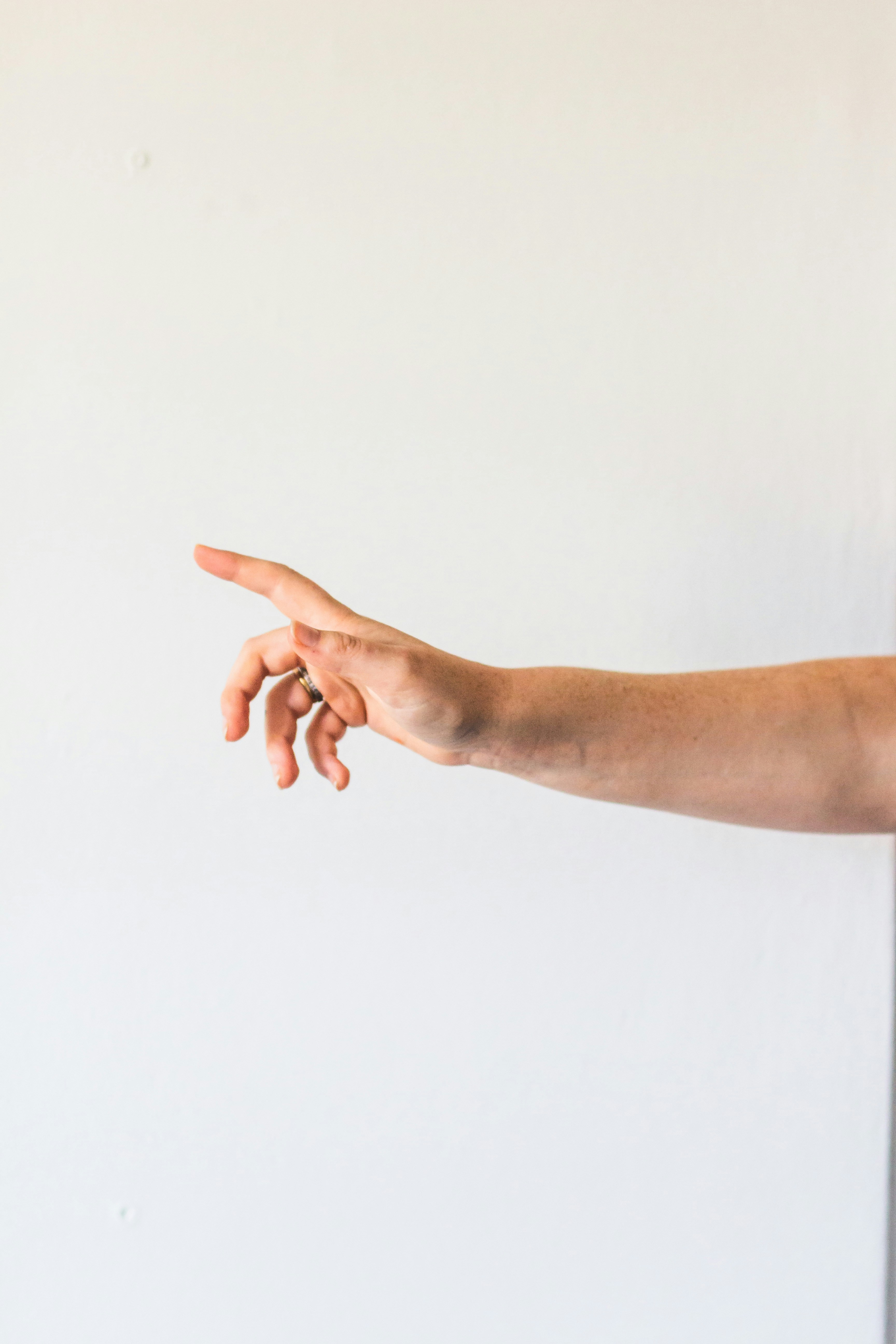 Persons left hand raising up photo – Free Hands Image on Unsplash