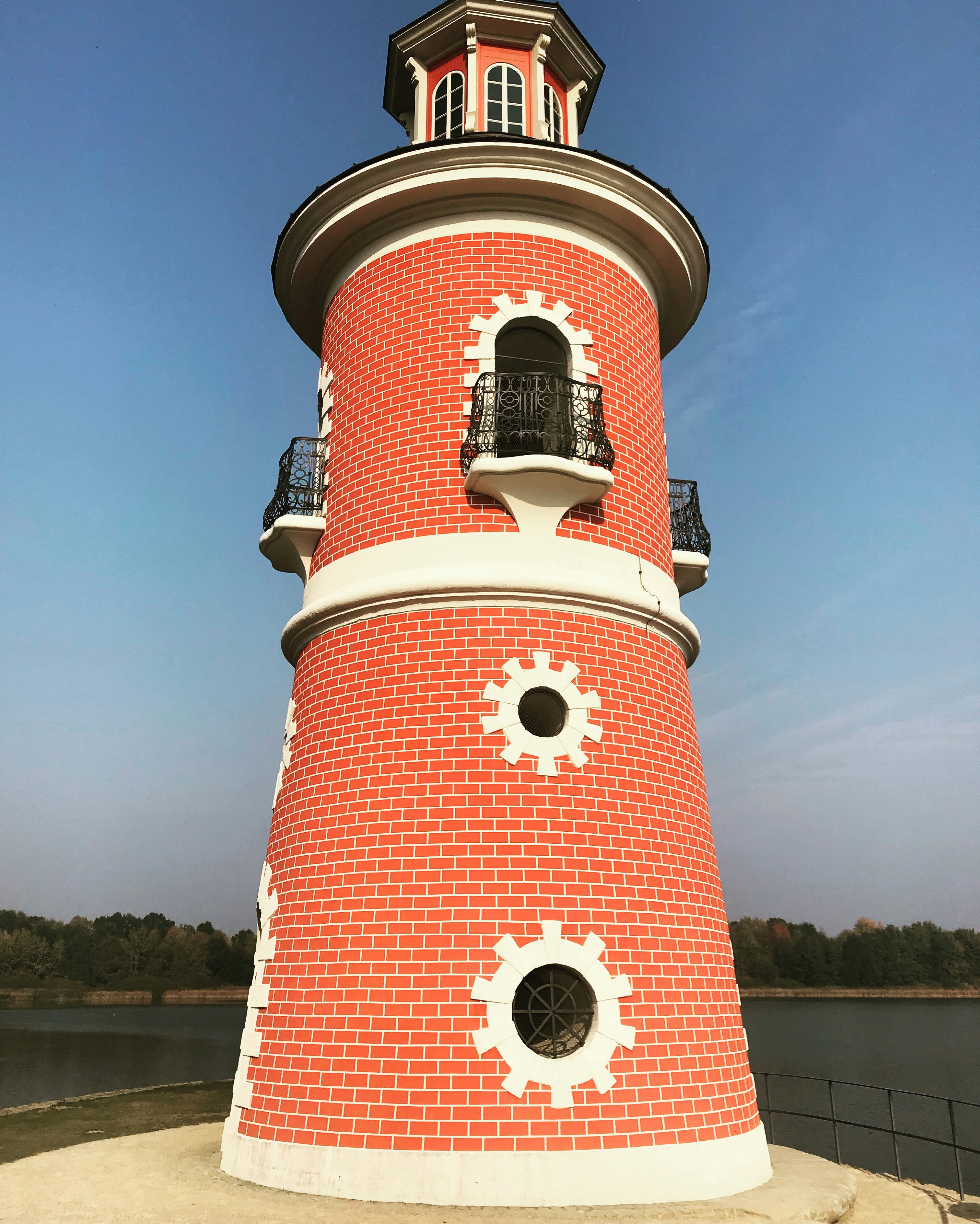beacon lighthouse red