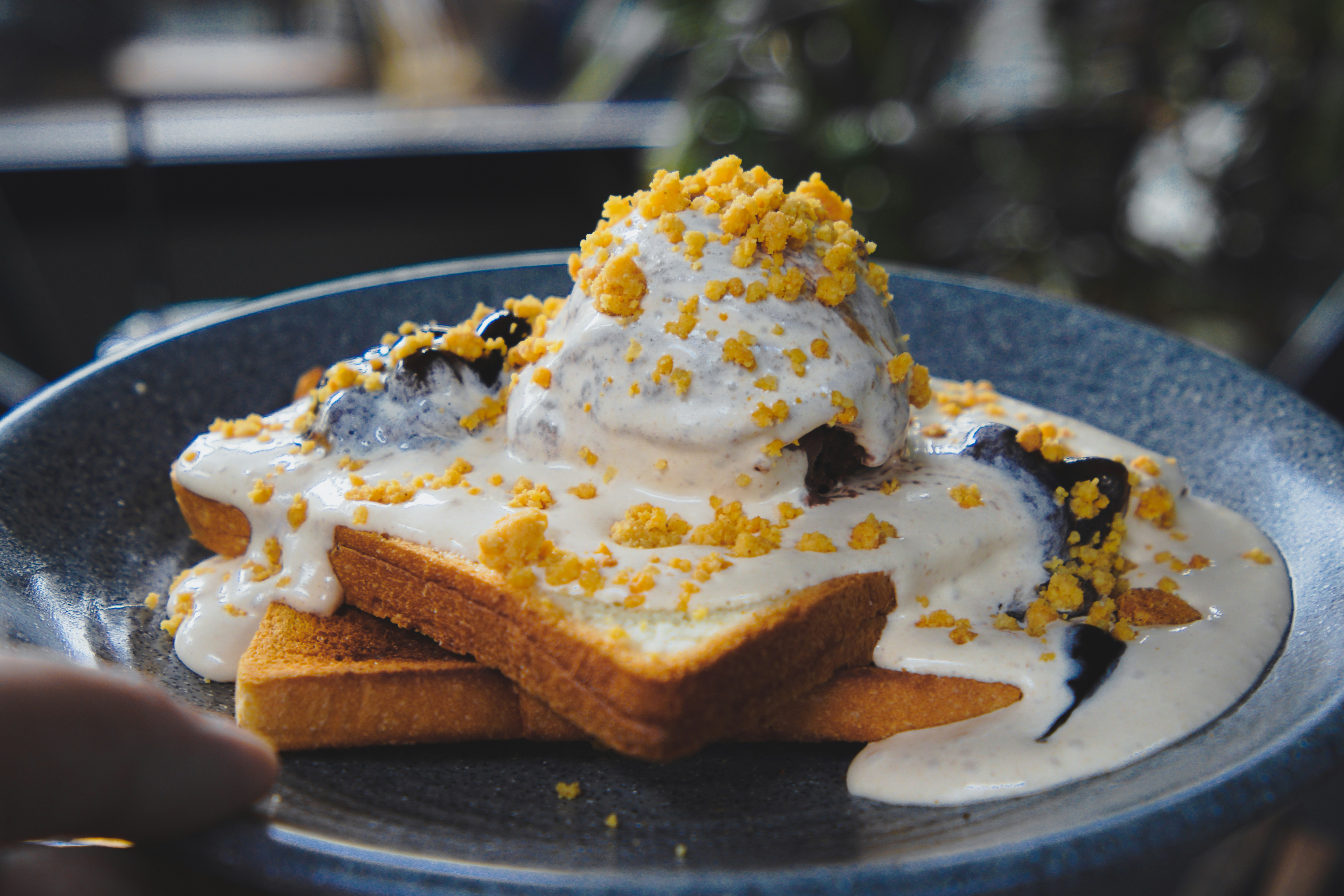 Gourmet Delight: Toasted Bliss with Creamy Accents