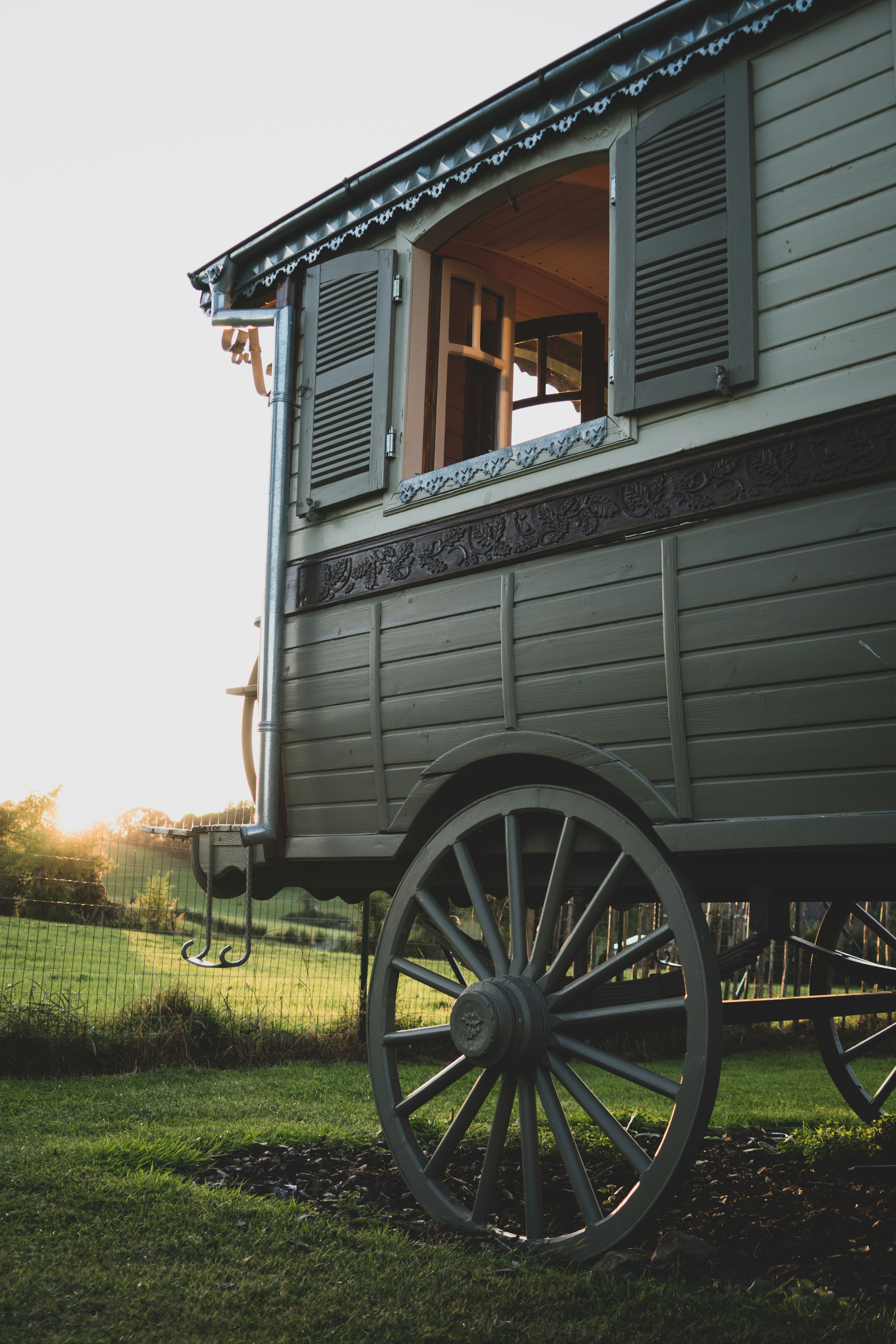 Wooden Wagon at Sunset: A Quiet Frame of Heritage