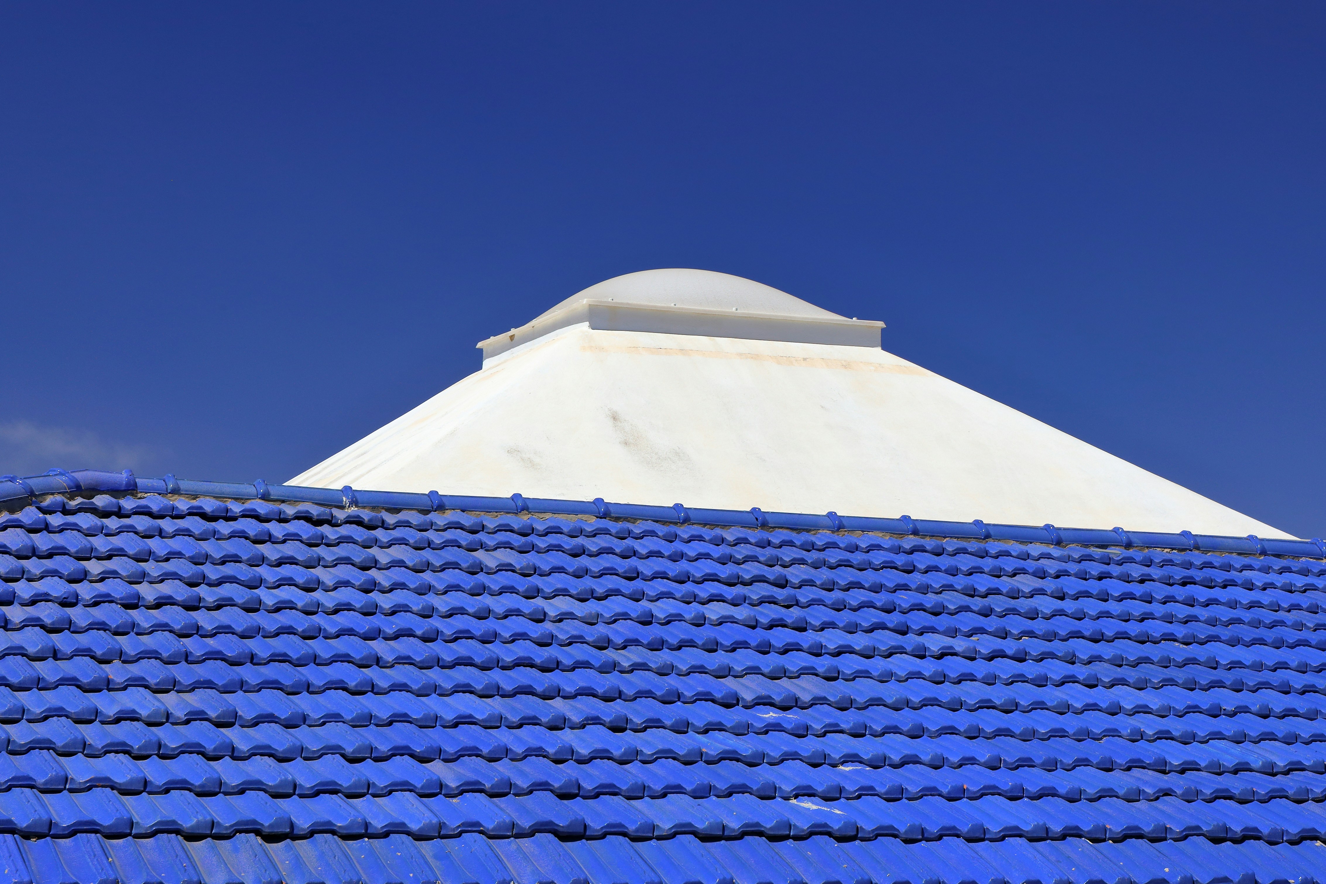A blue tiled roof with a white dome on top photo – Free Background ...