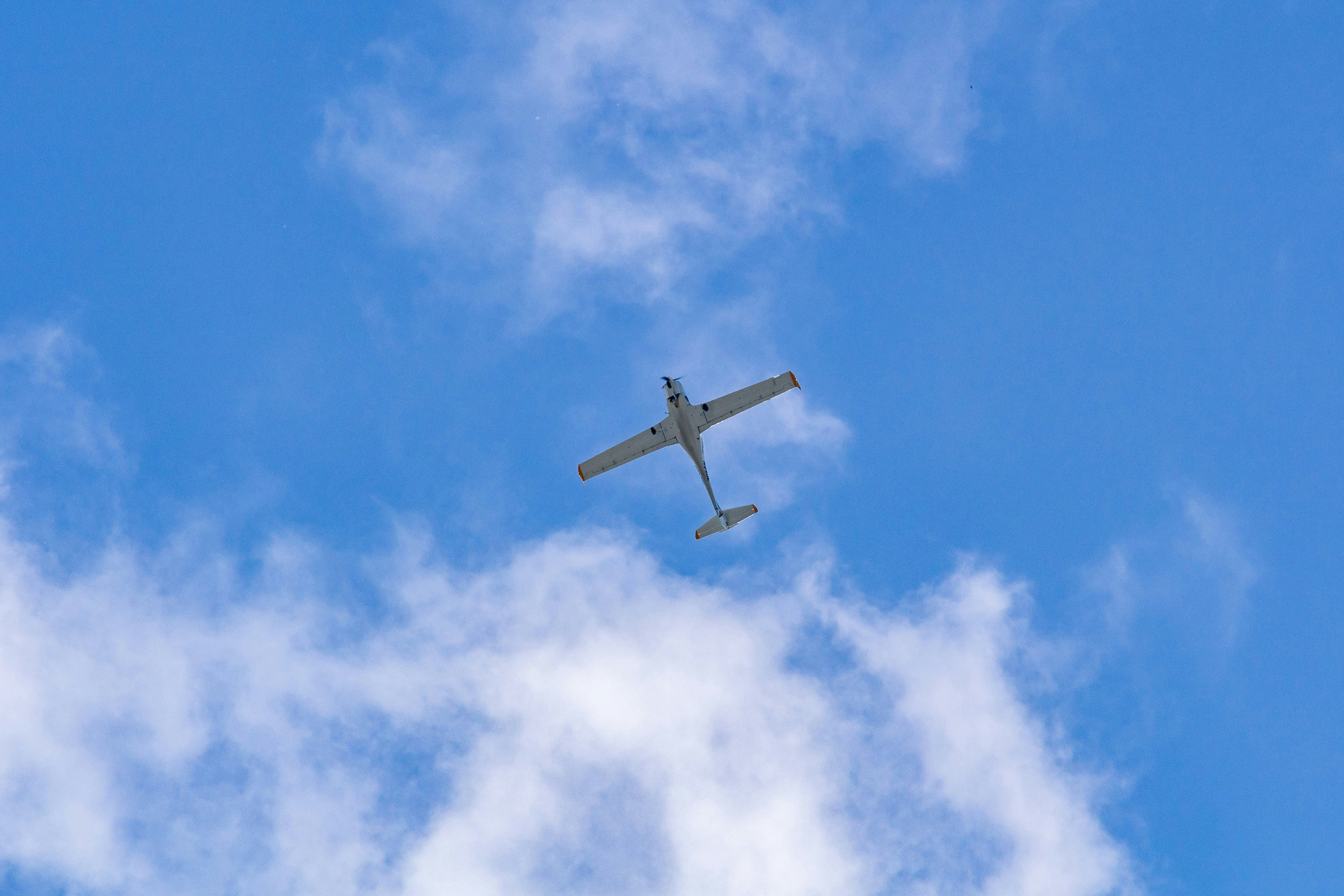 White plane in mid air during daytime photo – Free Flying Image on Unsplash
