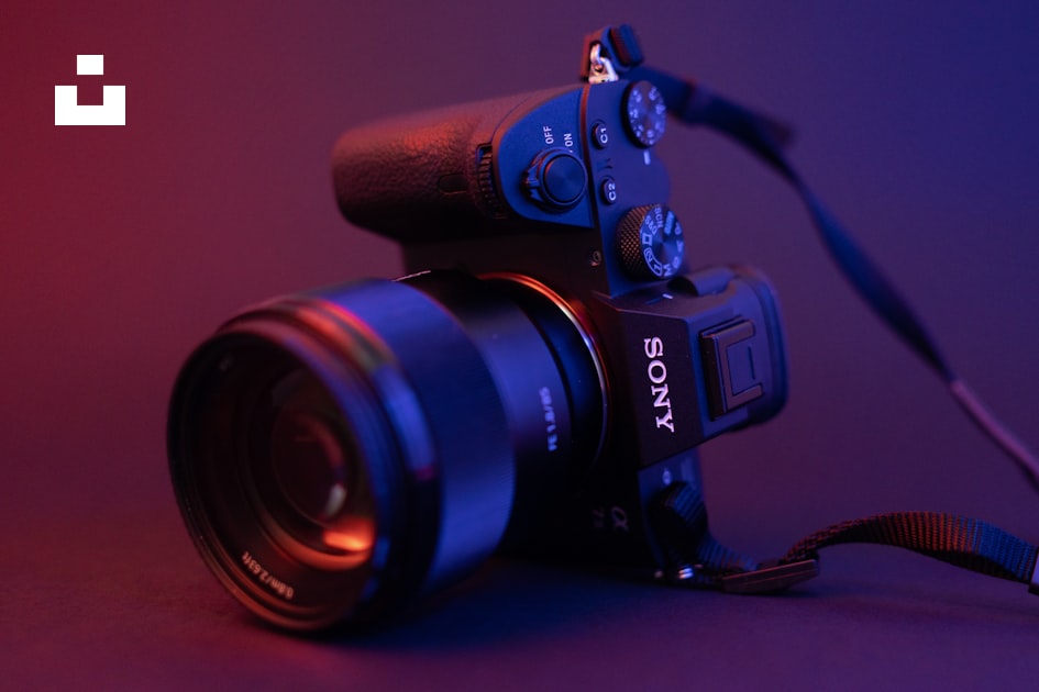 블루 텍스타일에 블랙 니콘 Dslr 카메라 사진 Unsplash의 무료 이탈리아 이미지