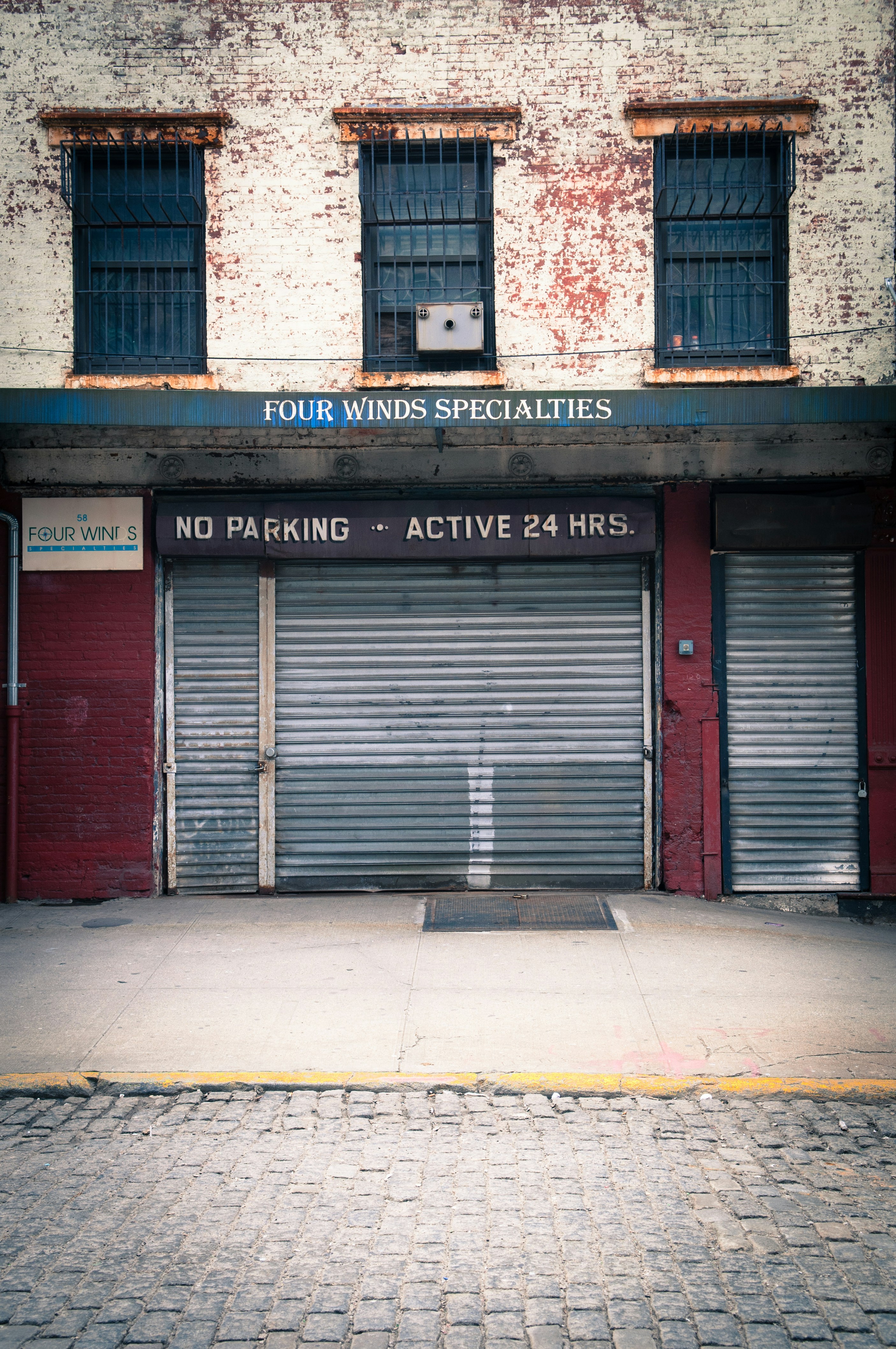 Red and white brick building photo – Free New york Image on Unsplash