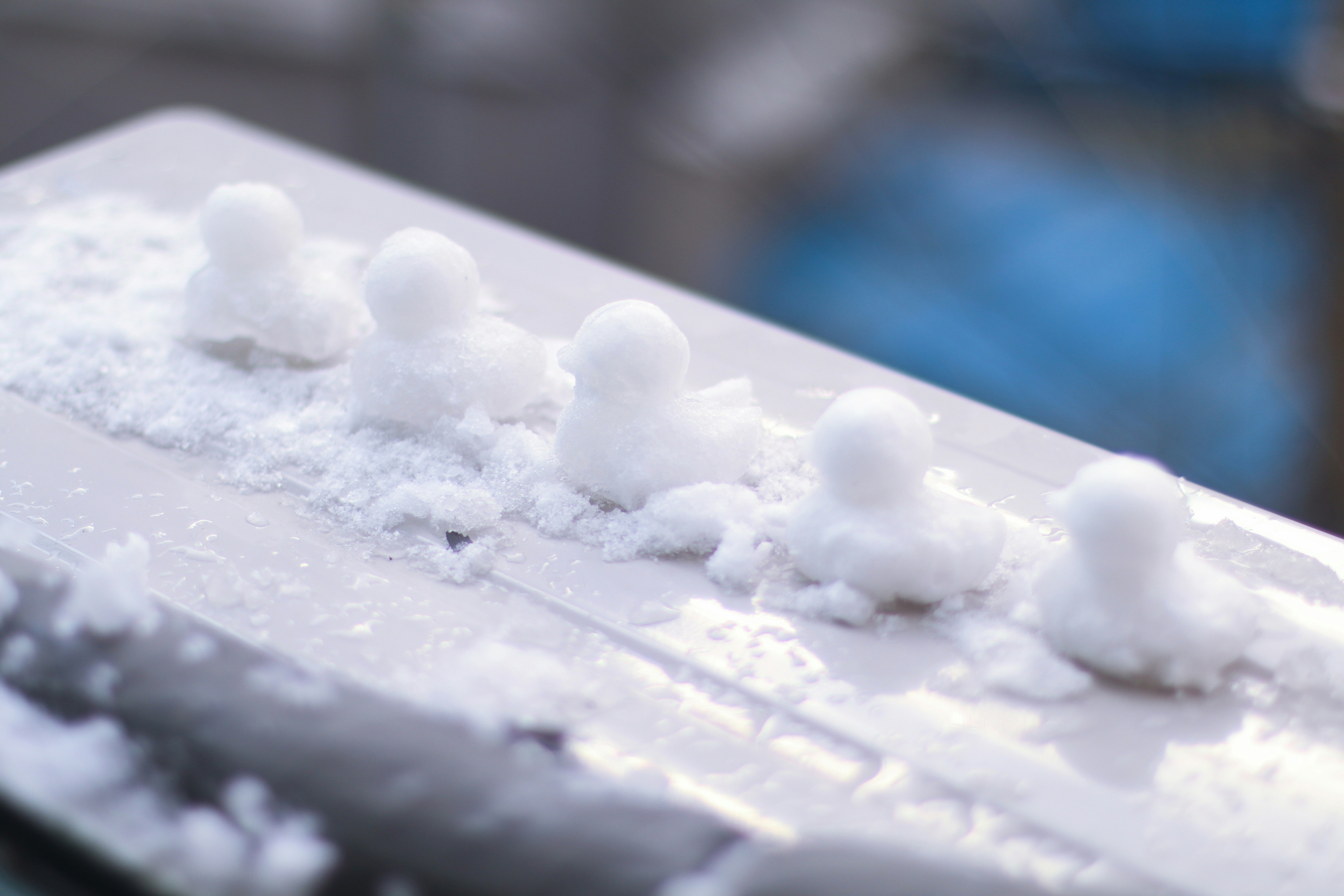 White snow on black metal bar photo – Free Snow Image on Unsplash