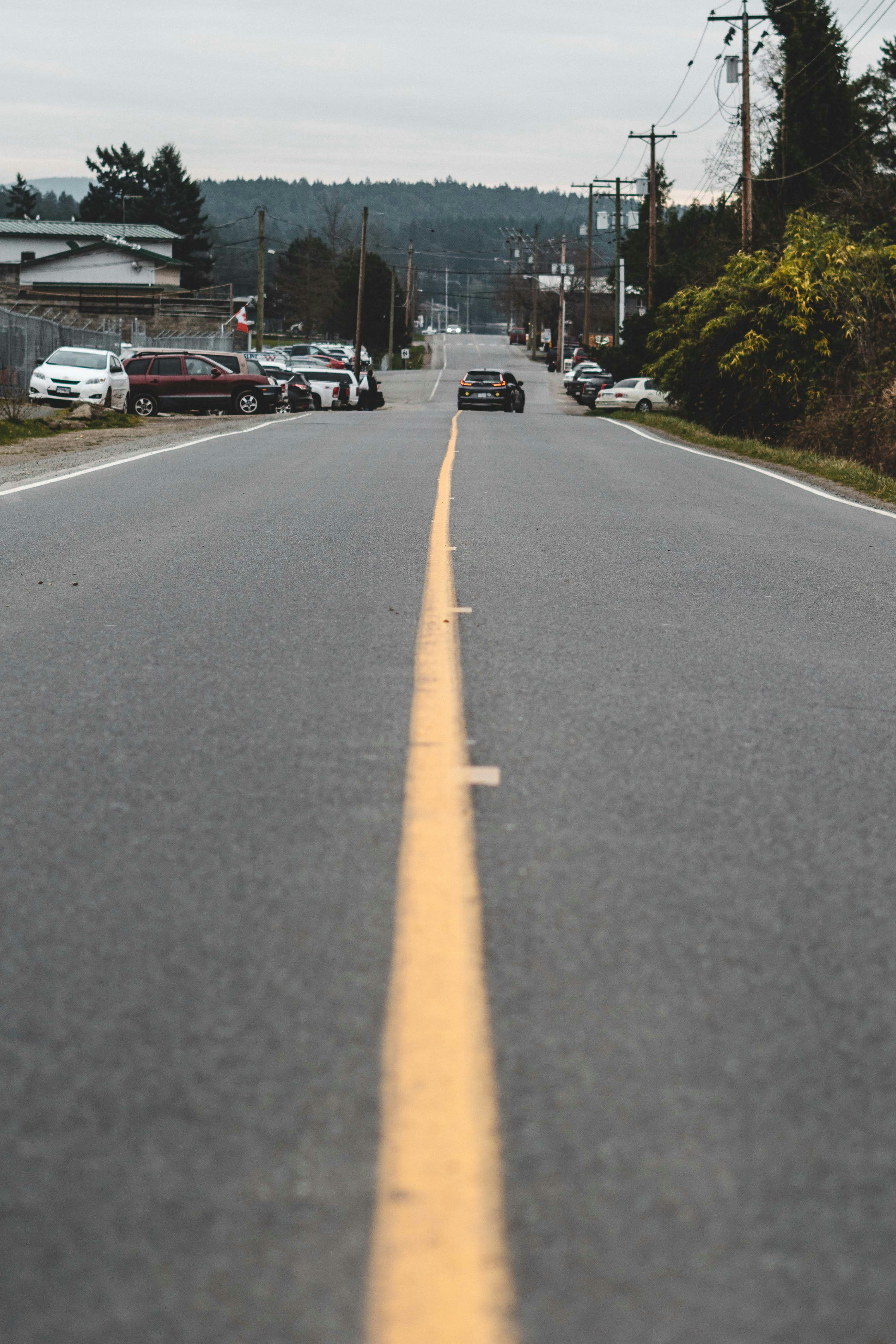 A long yellow line on the side of a road photo – Free Wallpaper Image ...
