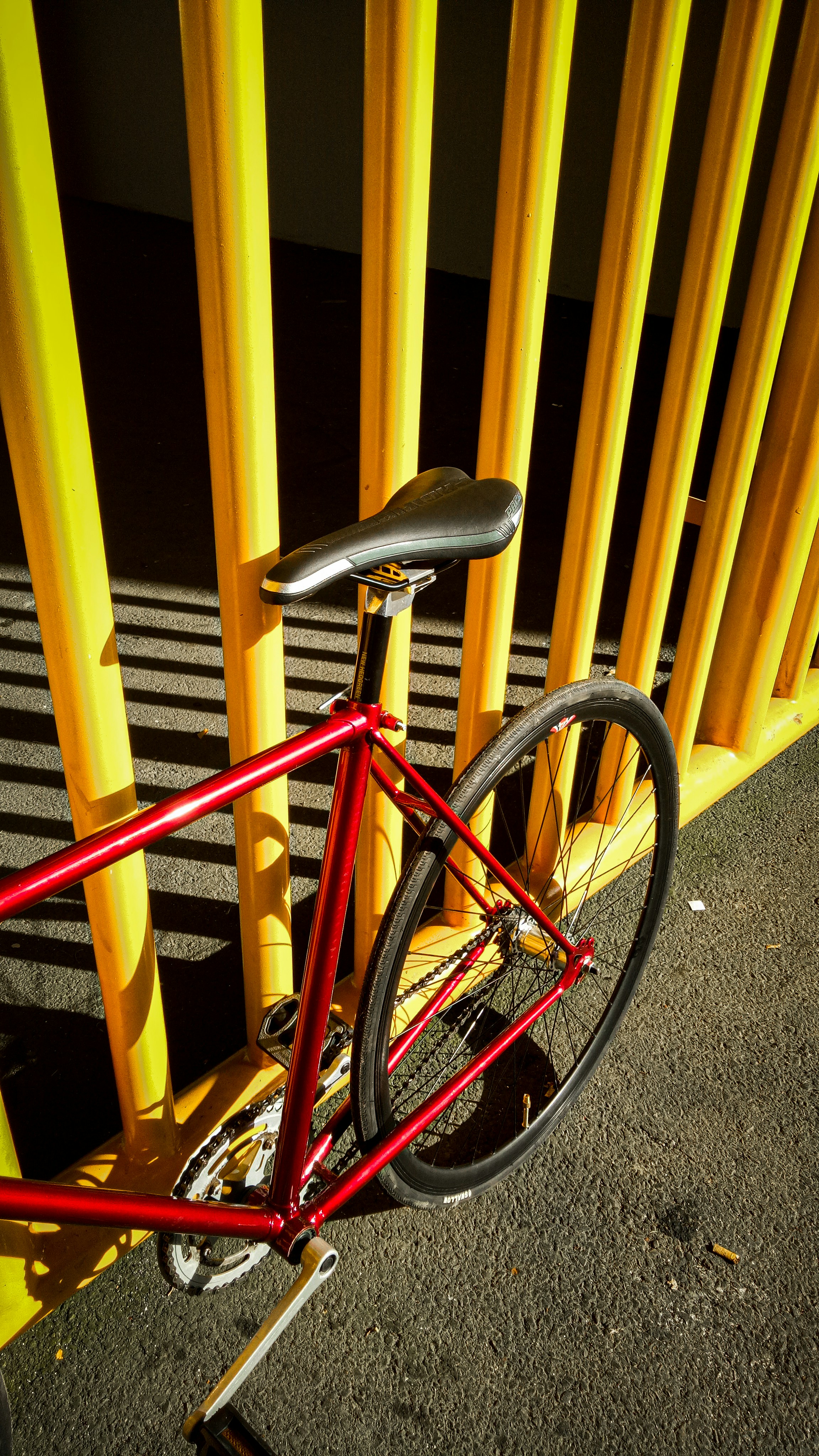 Red and black road bike photo – Free Wheel Image on Unsplash