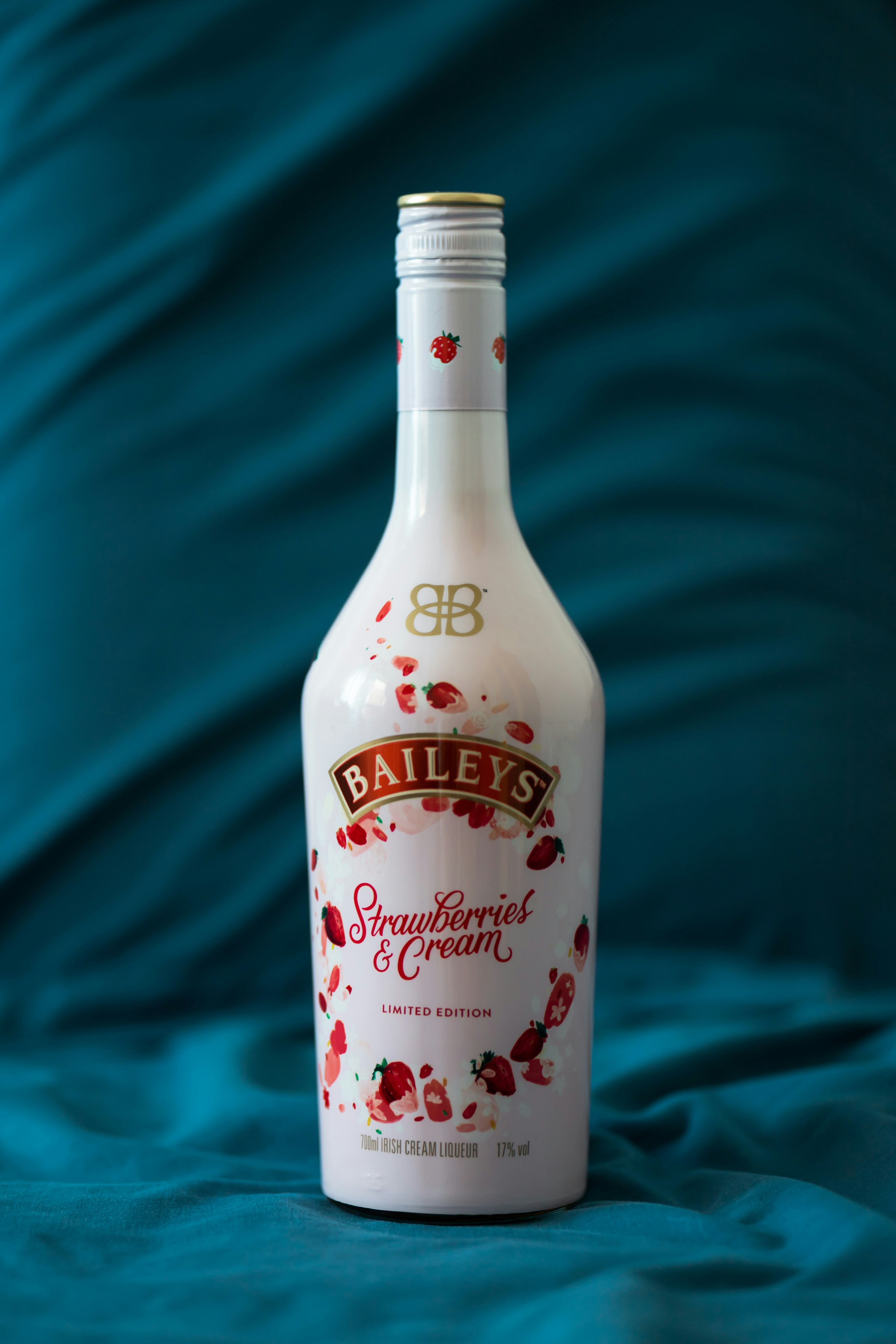 White and red labeled bottle photo – Free Alcohol Image on Unsplash