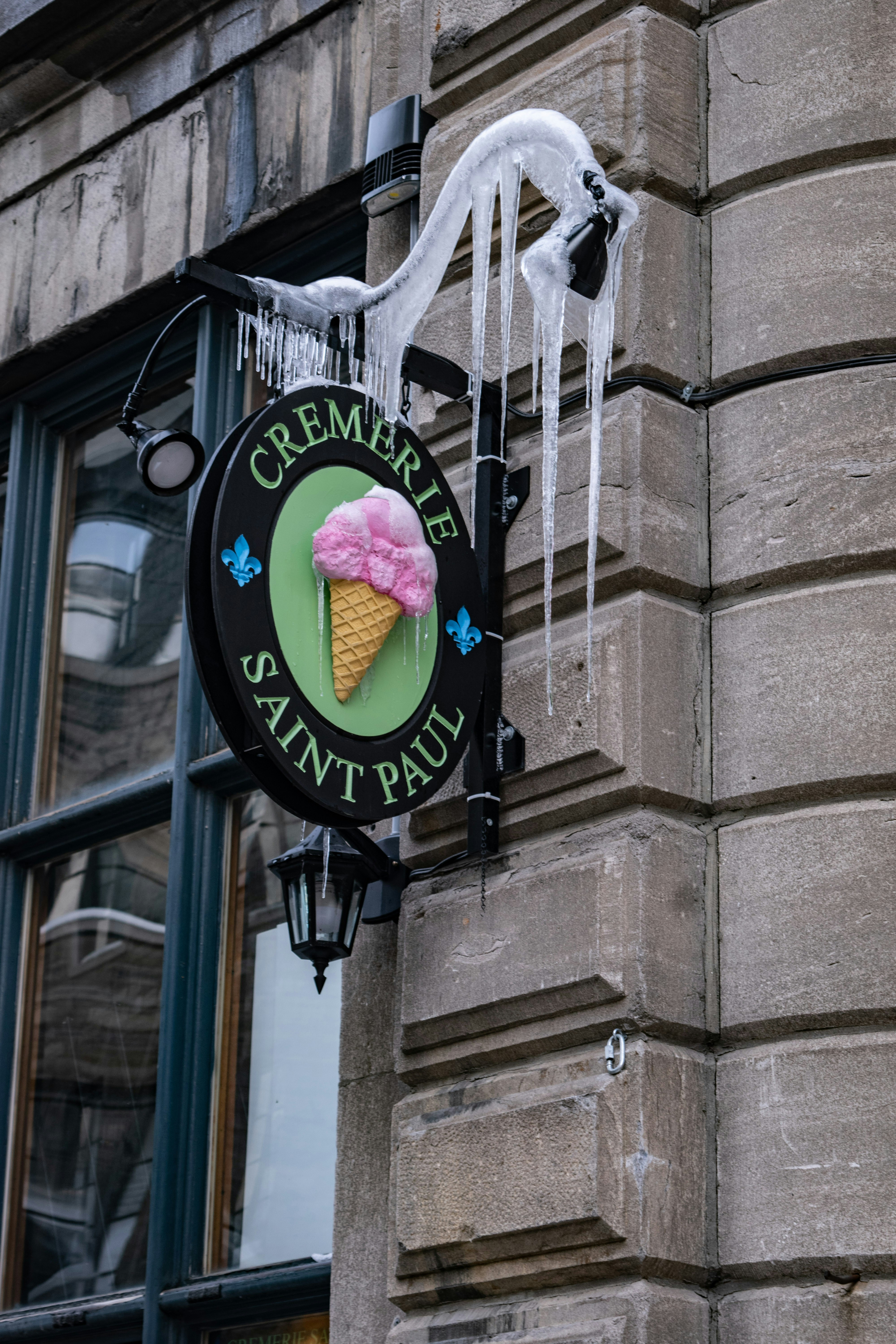 Signalétique UNK UNK UNK UNK noire et jaune photo – Photo Qc Gratuite ...