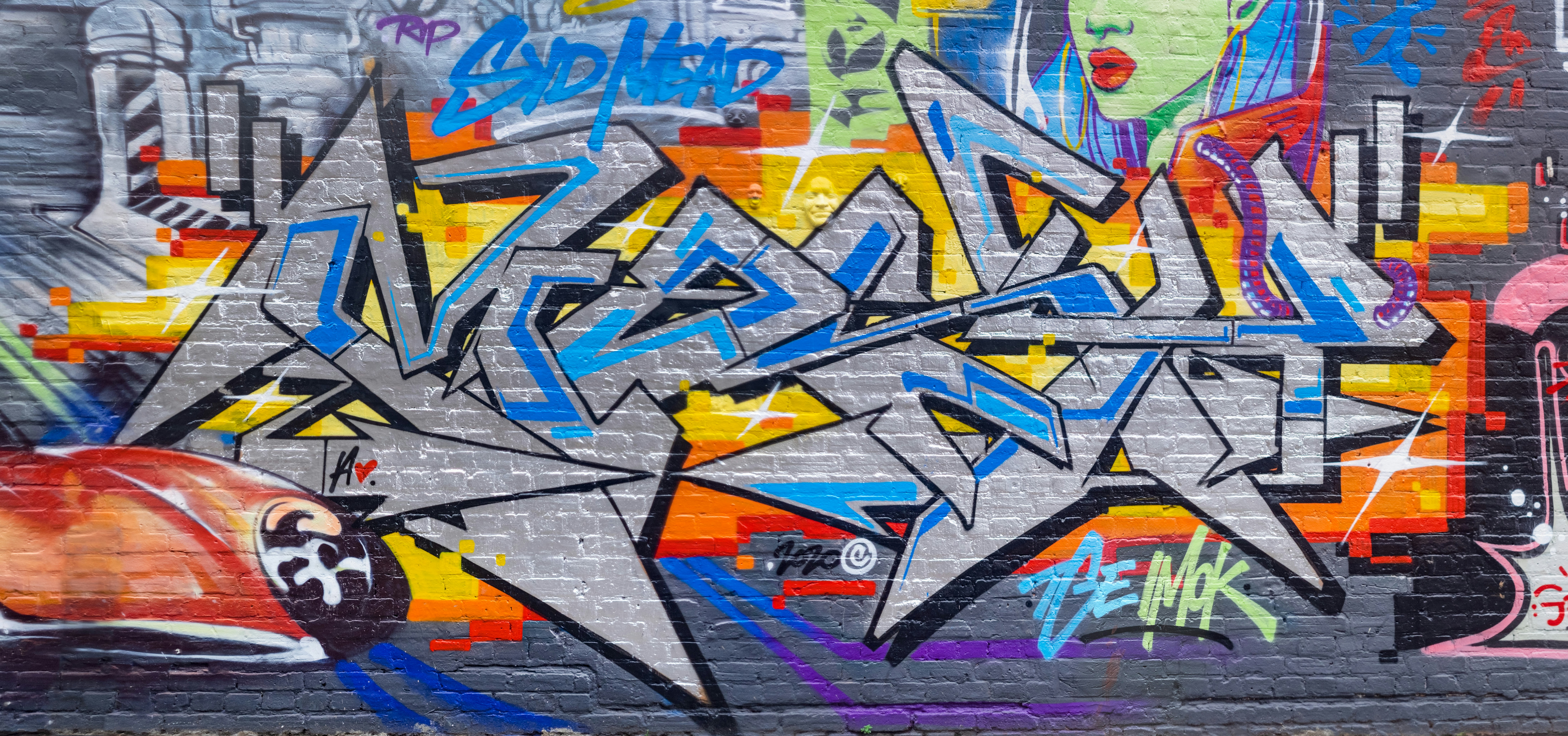 Blue red and yellow graffiti photo – Free London Image on Unsplash