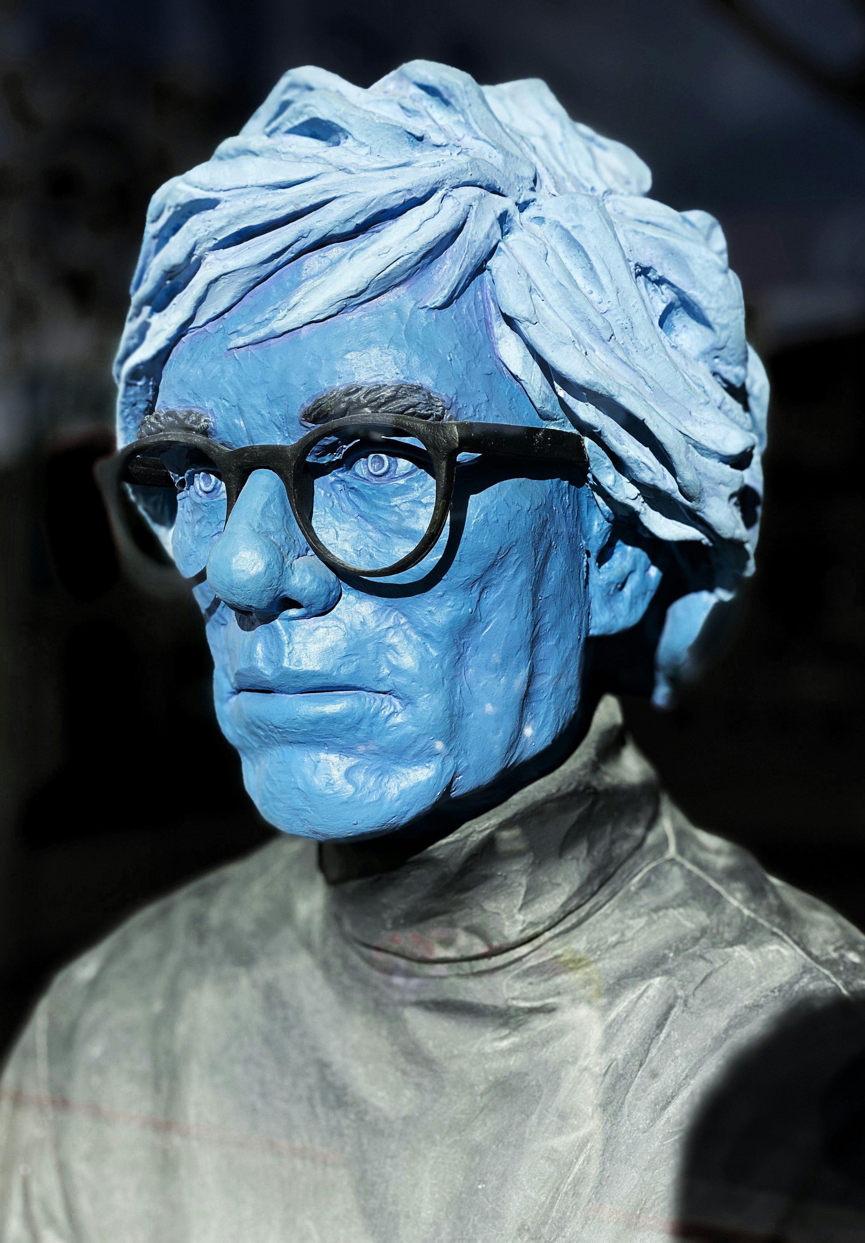 Man in gray crew neck shirt wearing blue face mask photo – Free Blue ...