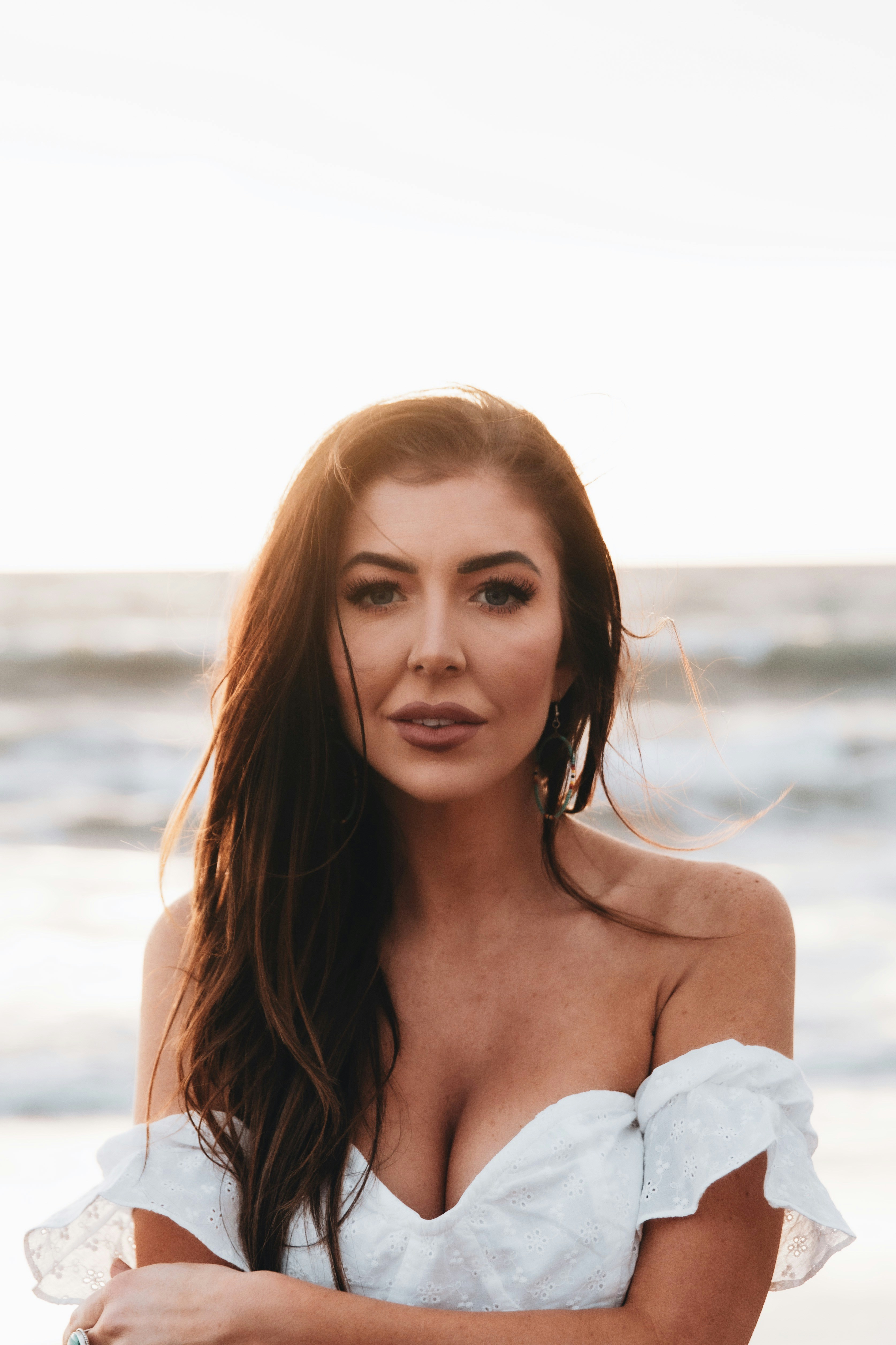 Dusk Luminosity: A Quiet Beach Portrait in Golden Light