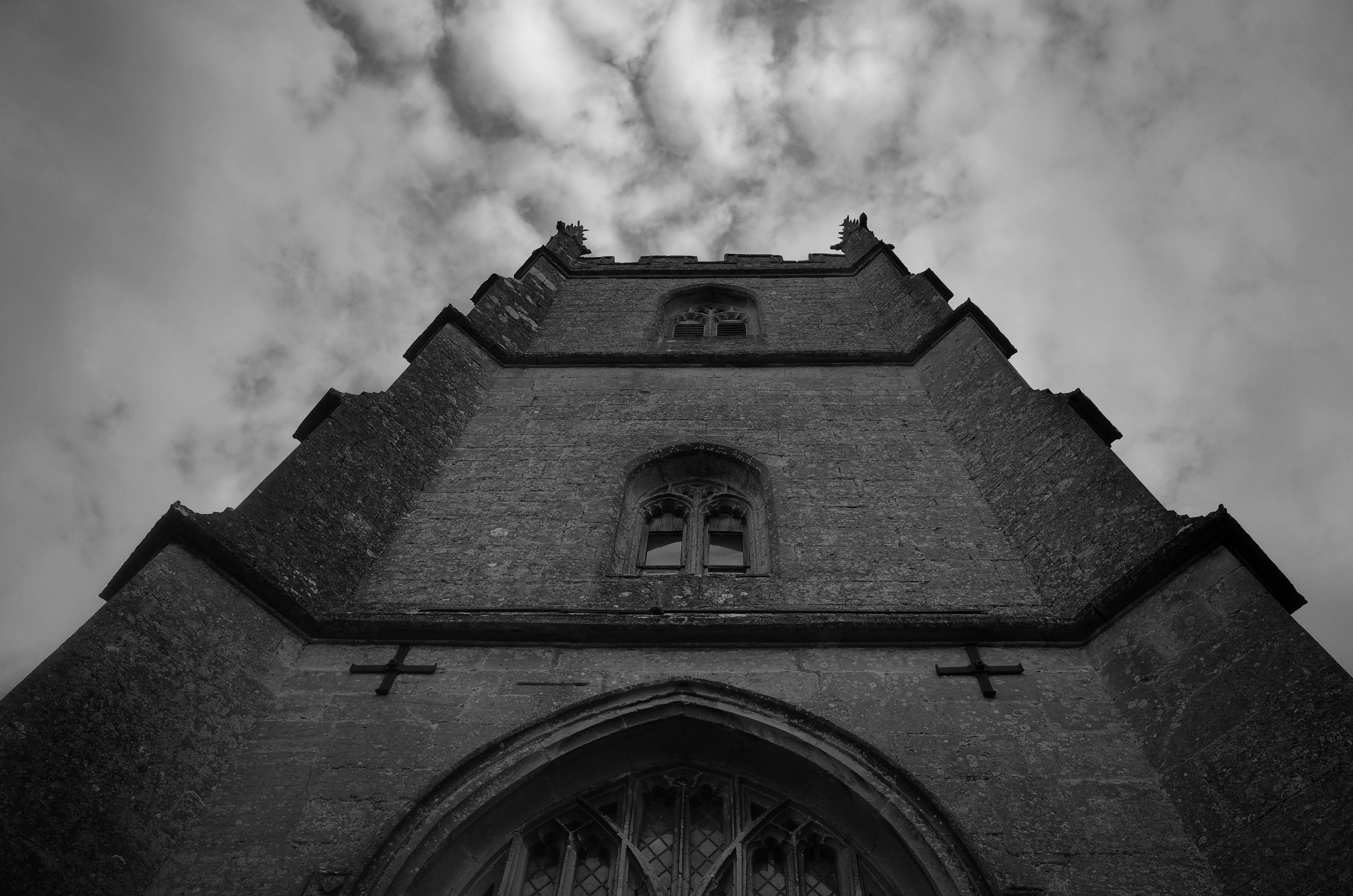 Grayscale photo of brick building photo – Free Grey Image on Unsplash
