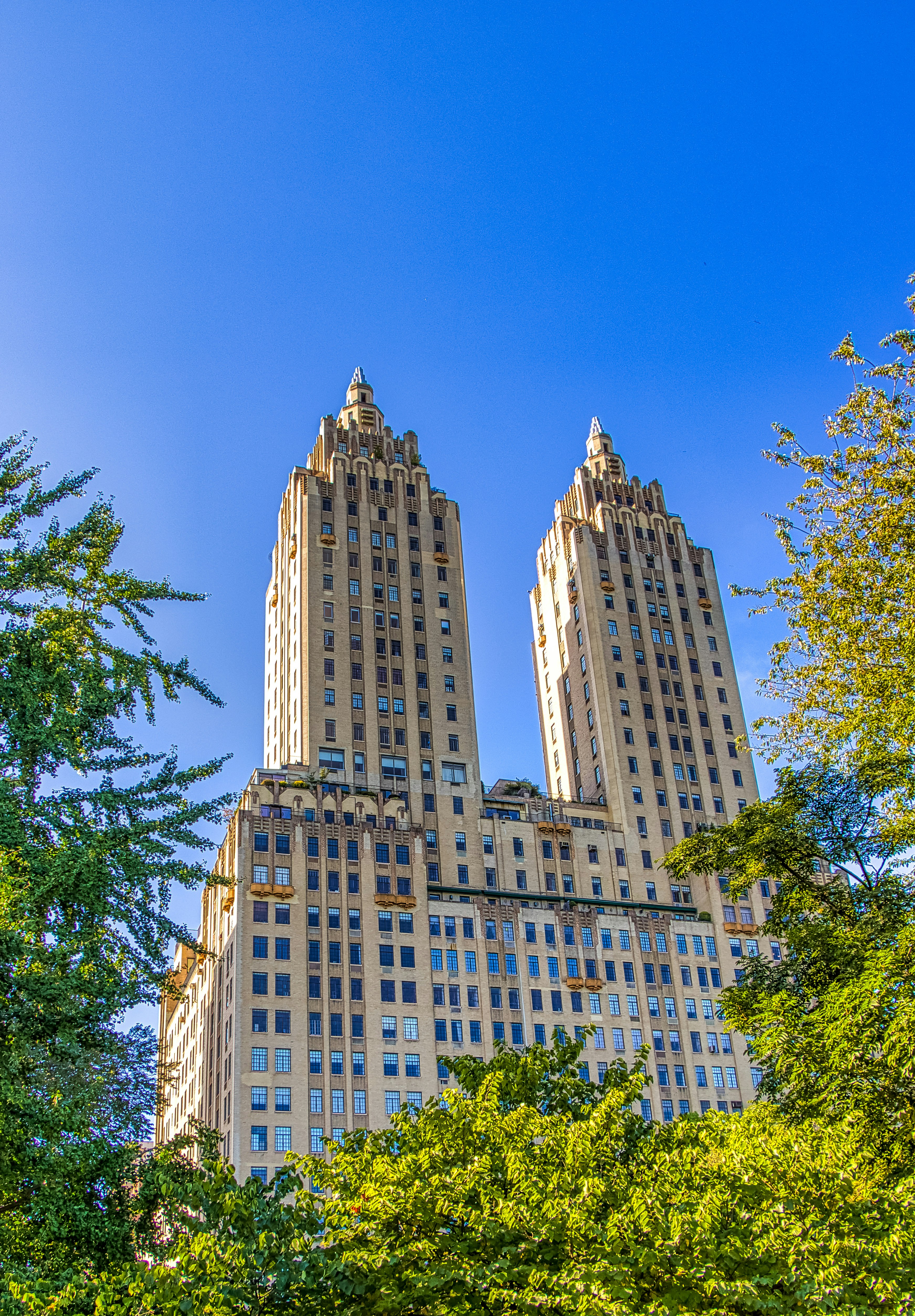 White concrete building under blue sky during daytime photo – Free Nowy ...