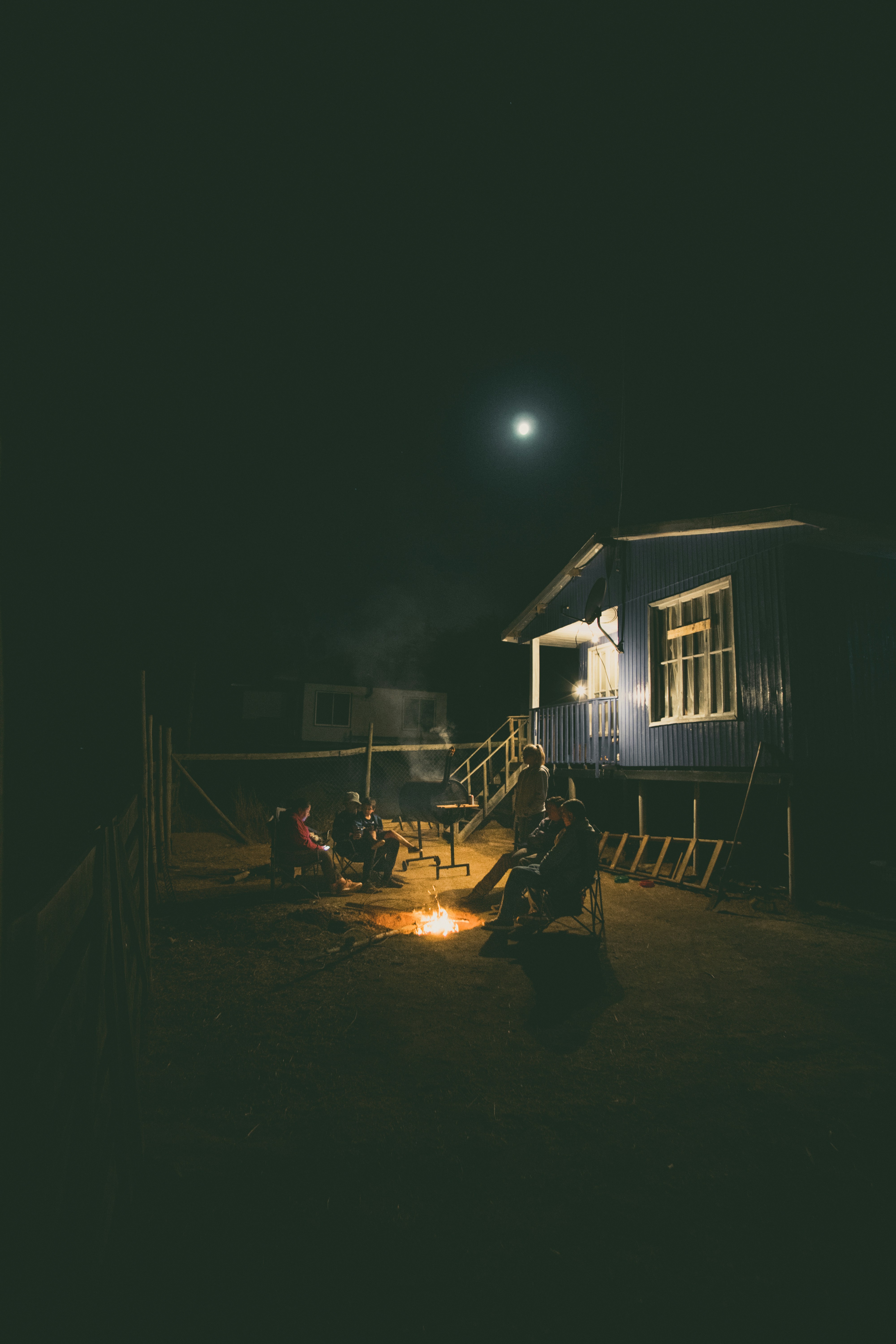The newly painted house, one night with cousins, uncles, brothers and parents. The nights are cold, but the fires in that hole are eternal ... for more than 15 years.