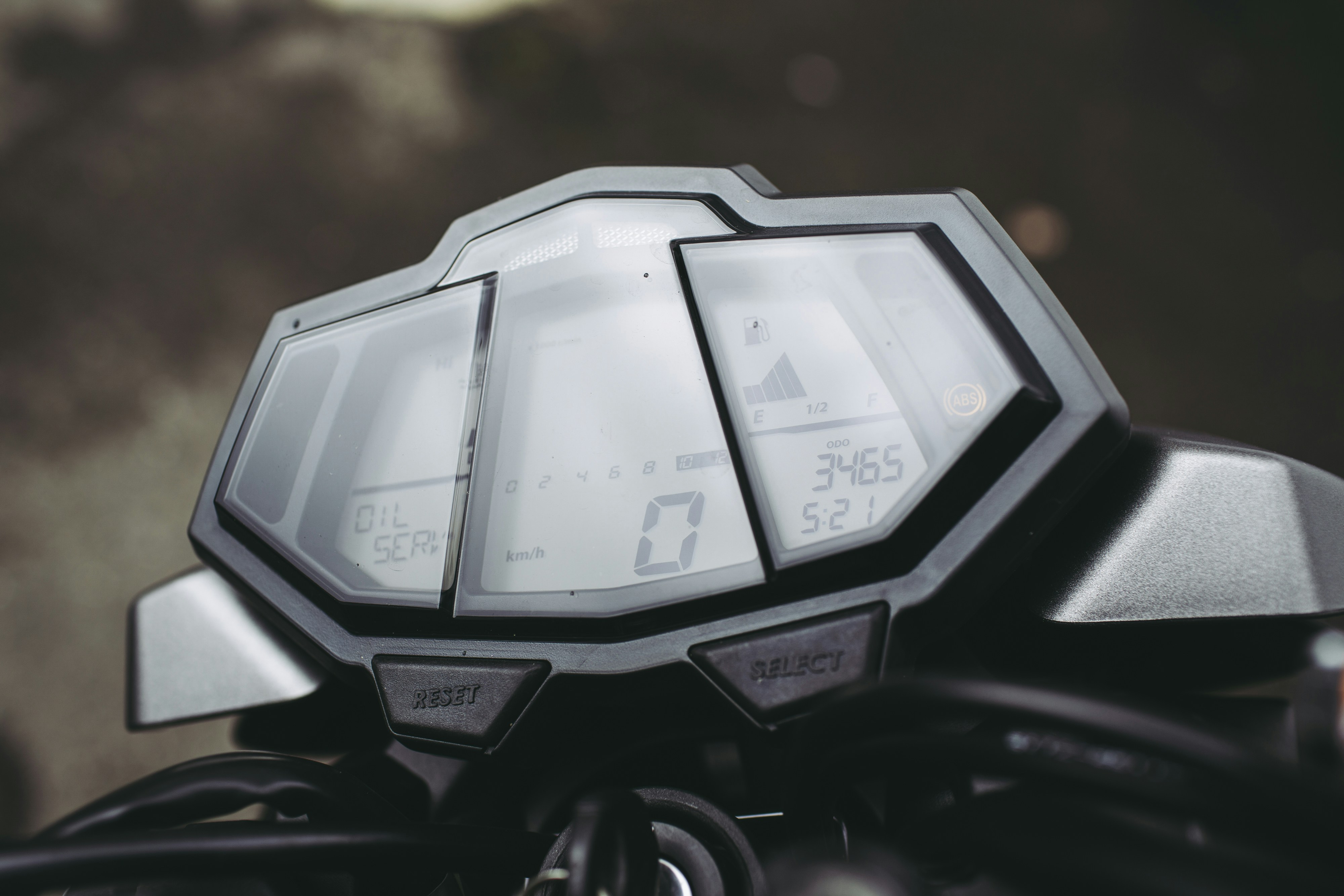 Digital motorcycle dashboard displaying vital metrics such as speed and oil levels. Sleek design emphasizes modern technology.