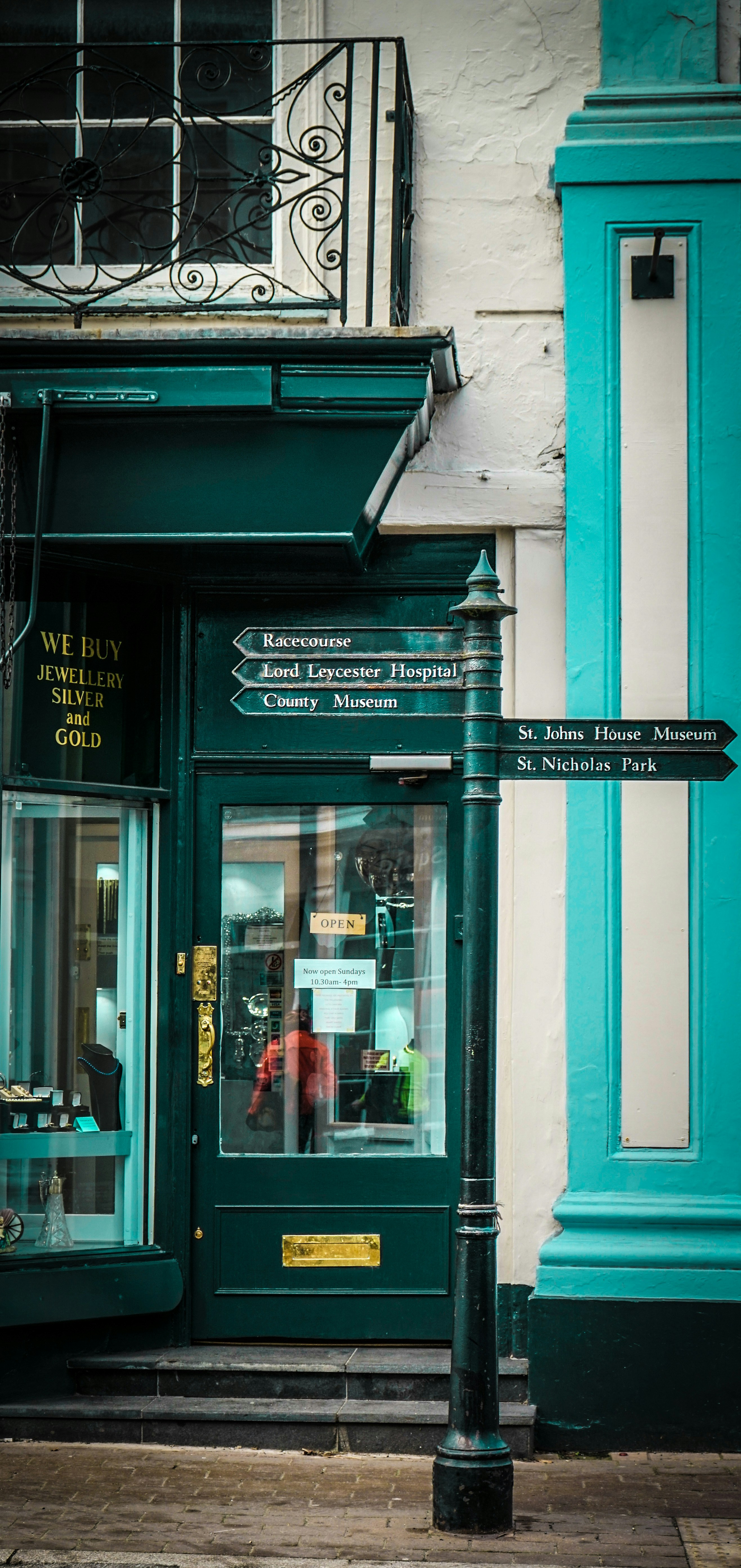 Devanture verte et blanche photo – Photo Royaume-Uni Gratuite sur Unsplash