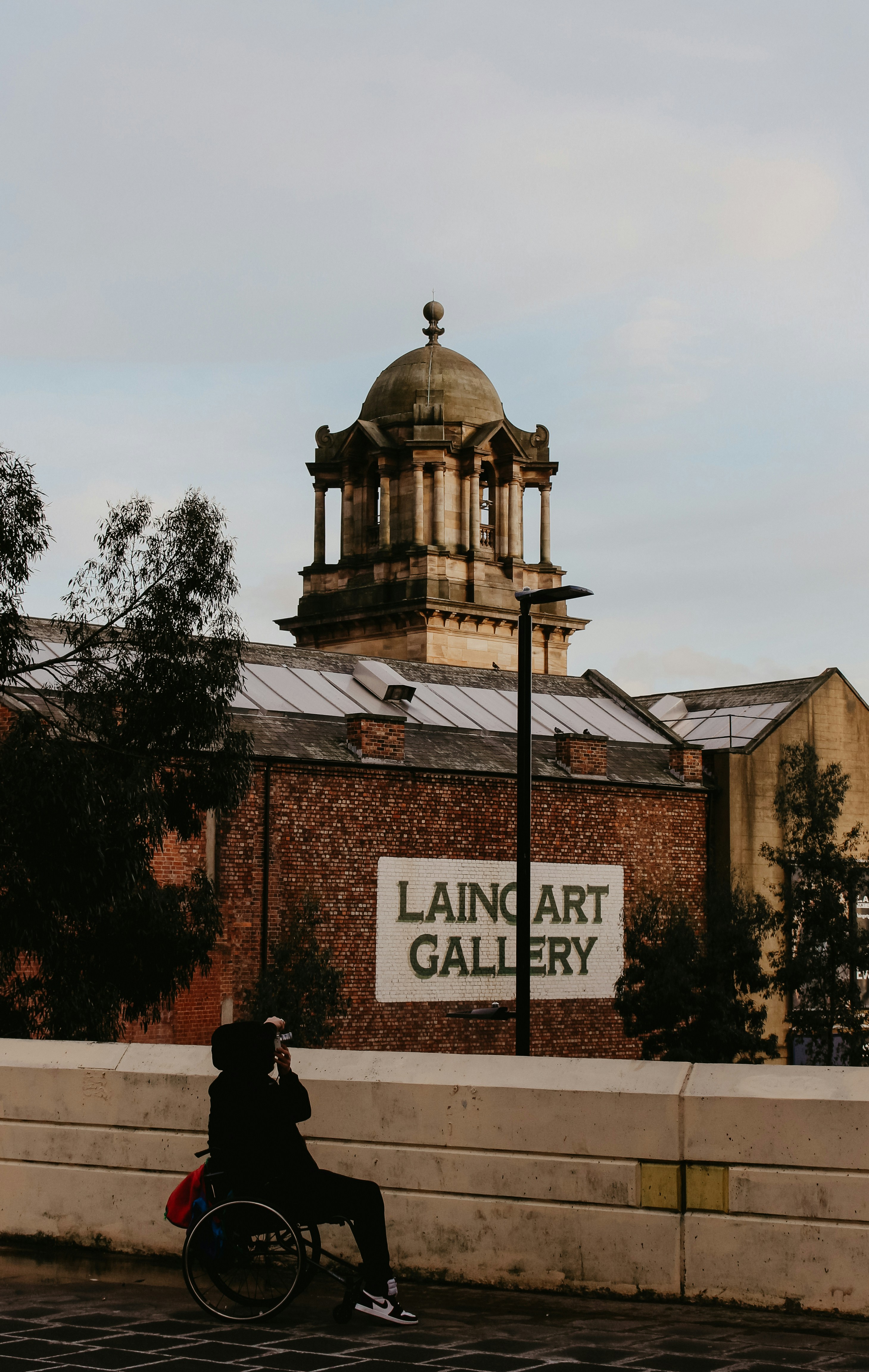 Brown concrete building with UNK UNK UNK text photo – Free City Image ...