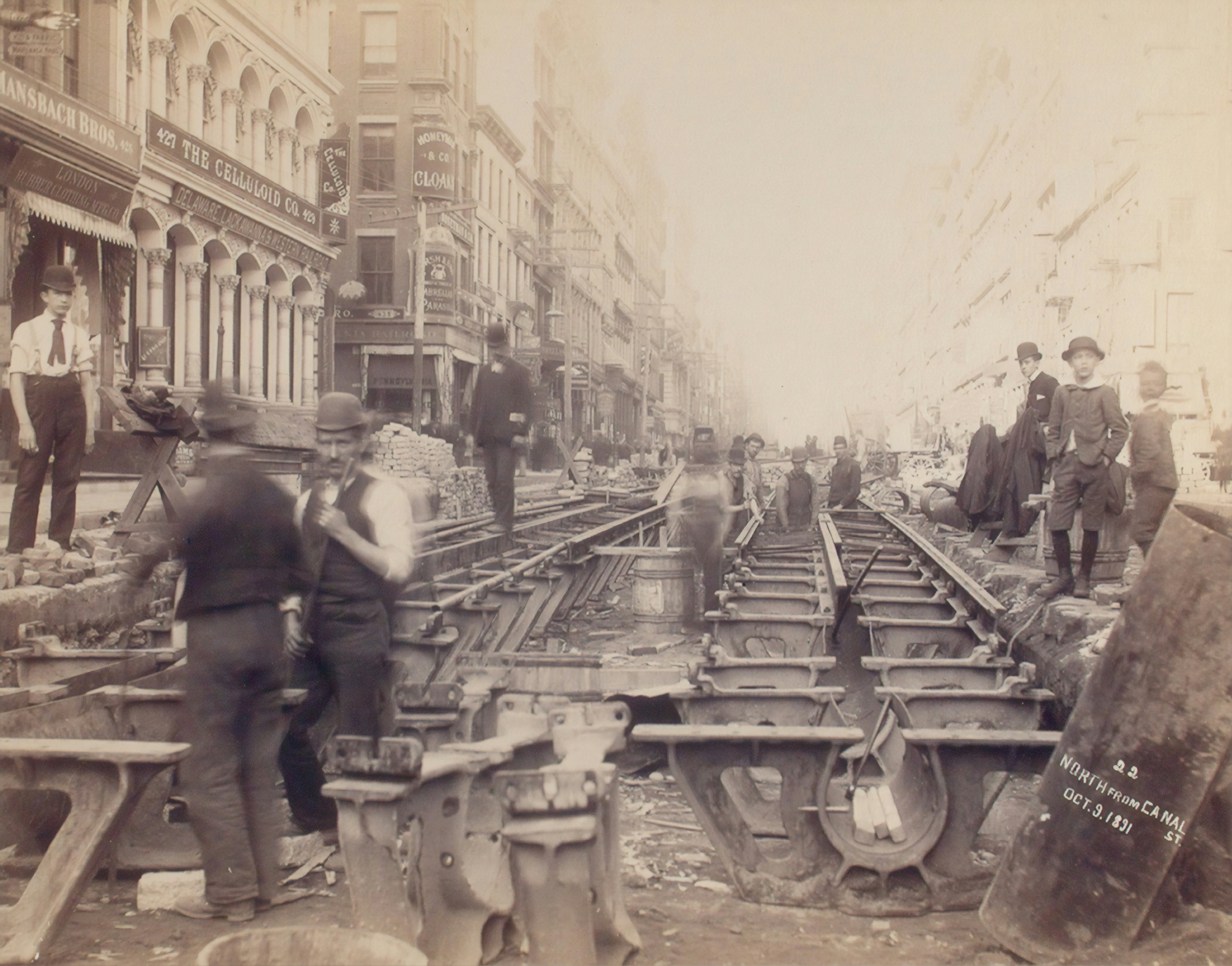 Men working on the construction of the cable road in New York City ...