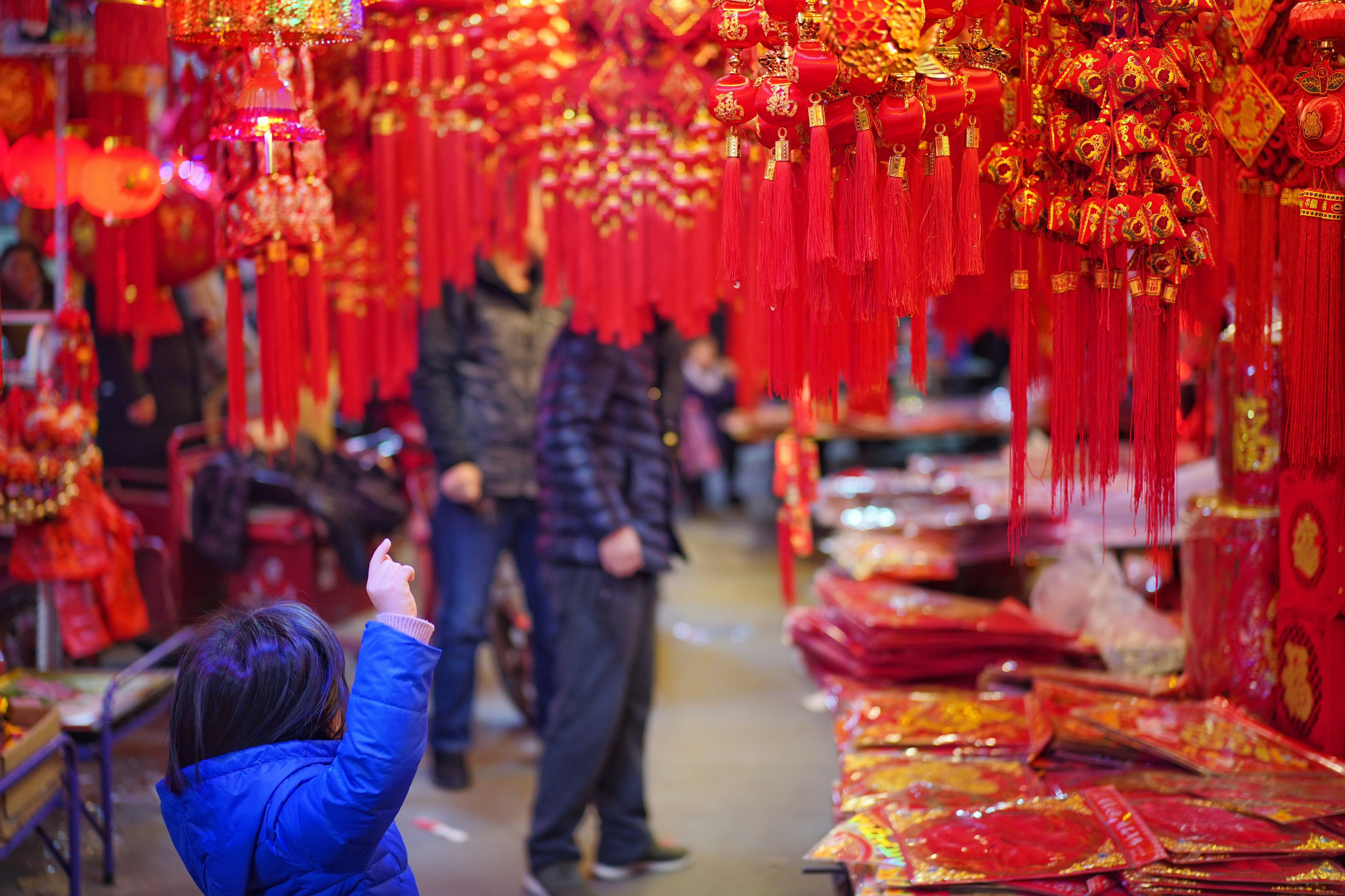 Crimson Lanterns and a Curious Gesture in a Festive Market