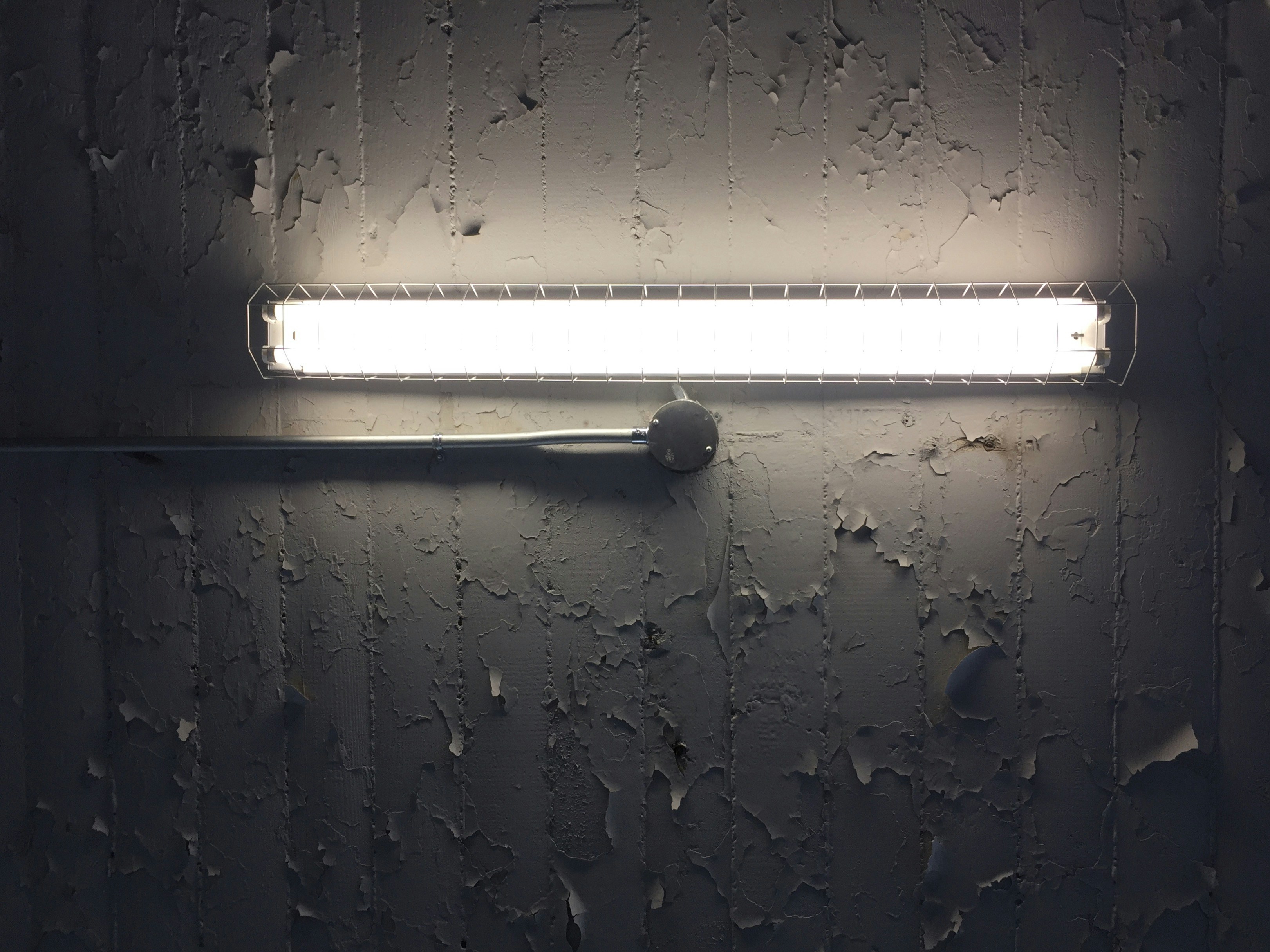 White fluorescent light on white ceiling photo – Free Arts district ...