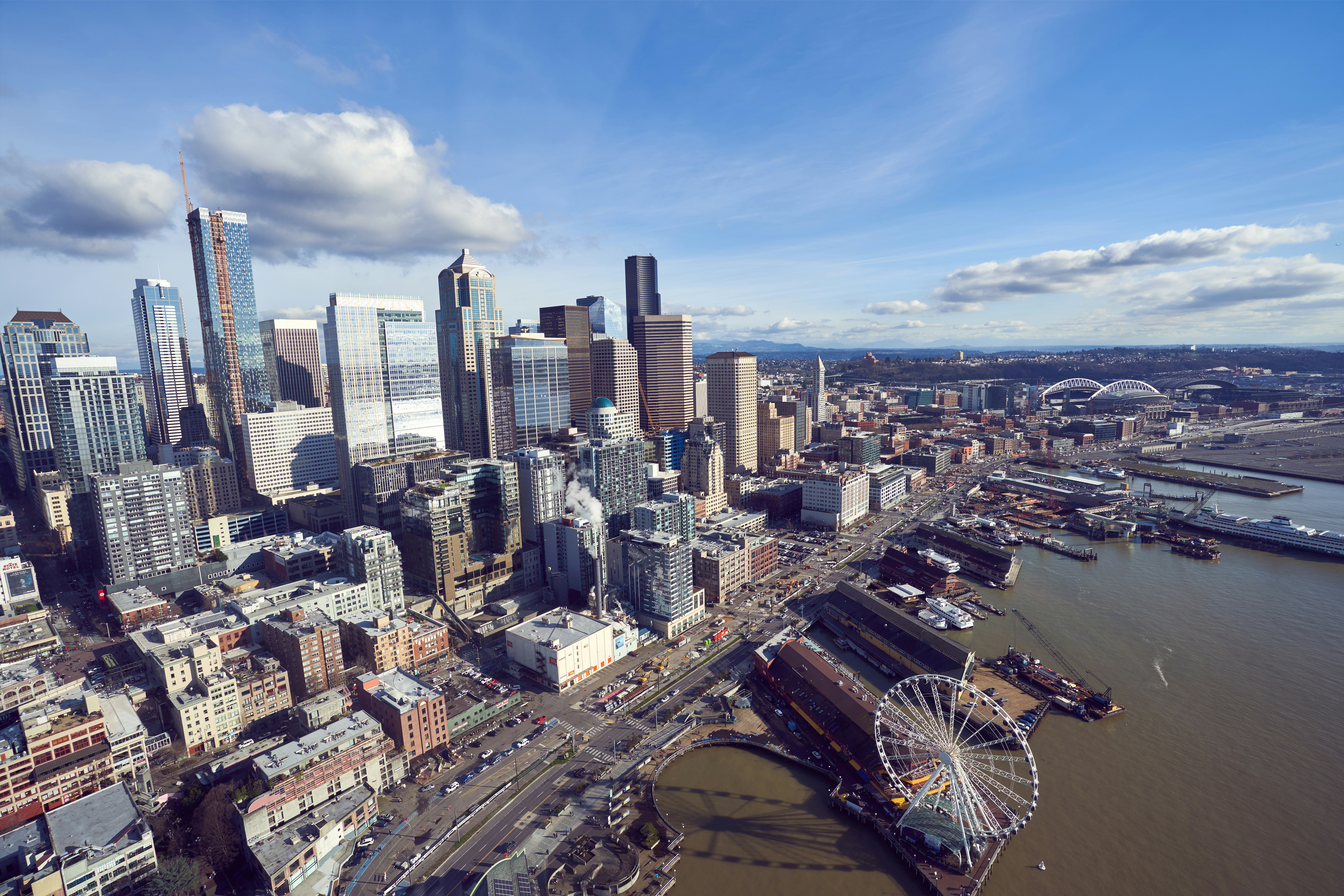 Vista aérea de los edificios de la ciudad durante el día foto – Imagen ...