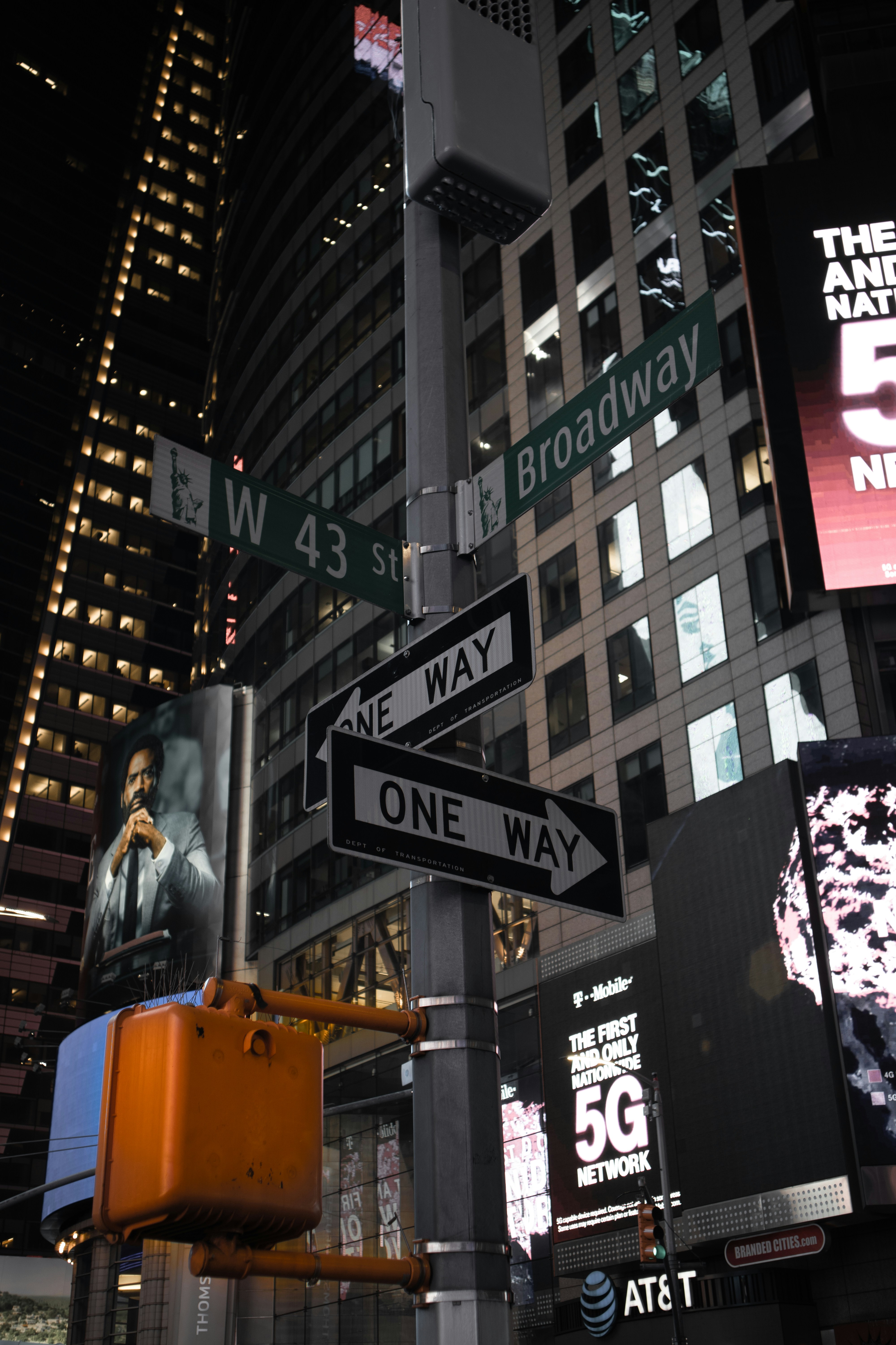 Photo by Laurenz Heymann with Canon EOS M50