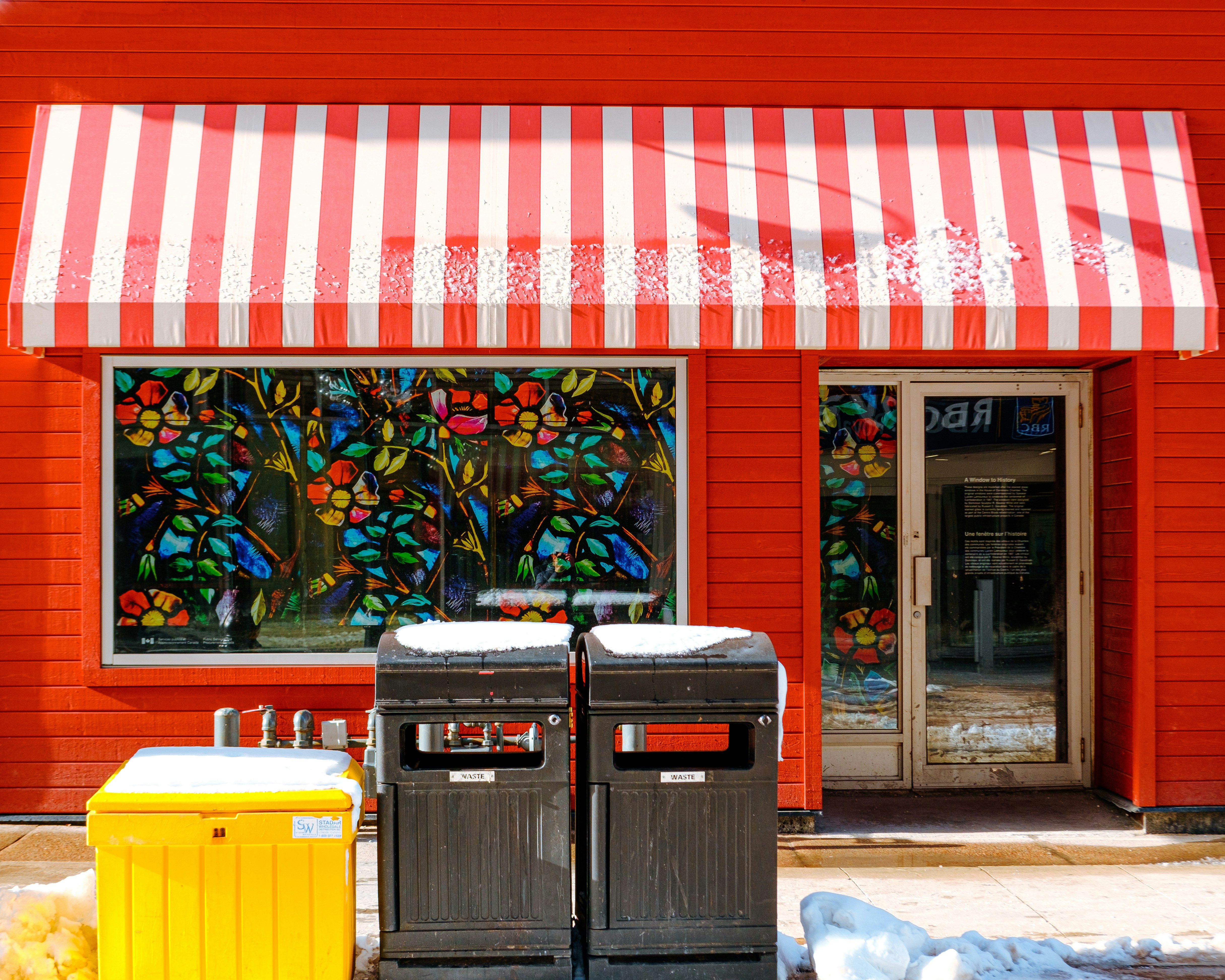 Red and white store front photo – Free Canopy Image on Unsplash