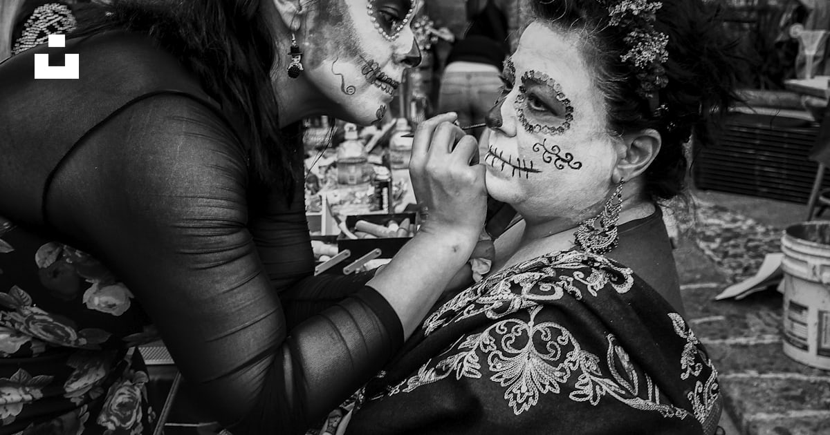 Woman In Black And White Floral Dress Photo Free Grey Image On Unsplash