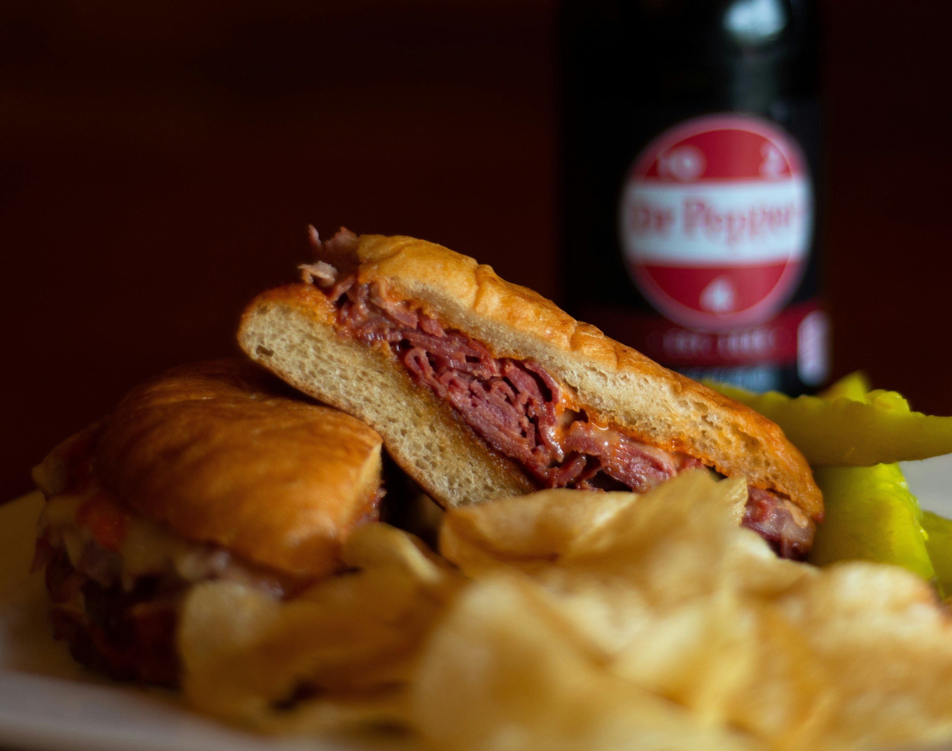 Burger with cheese and tomato photo – Free Food Image on Unsplash