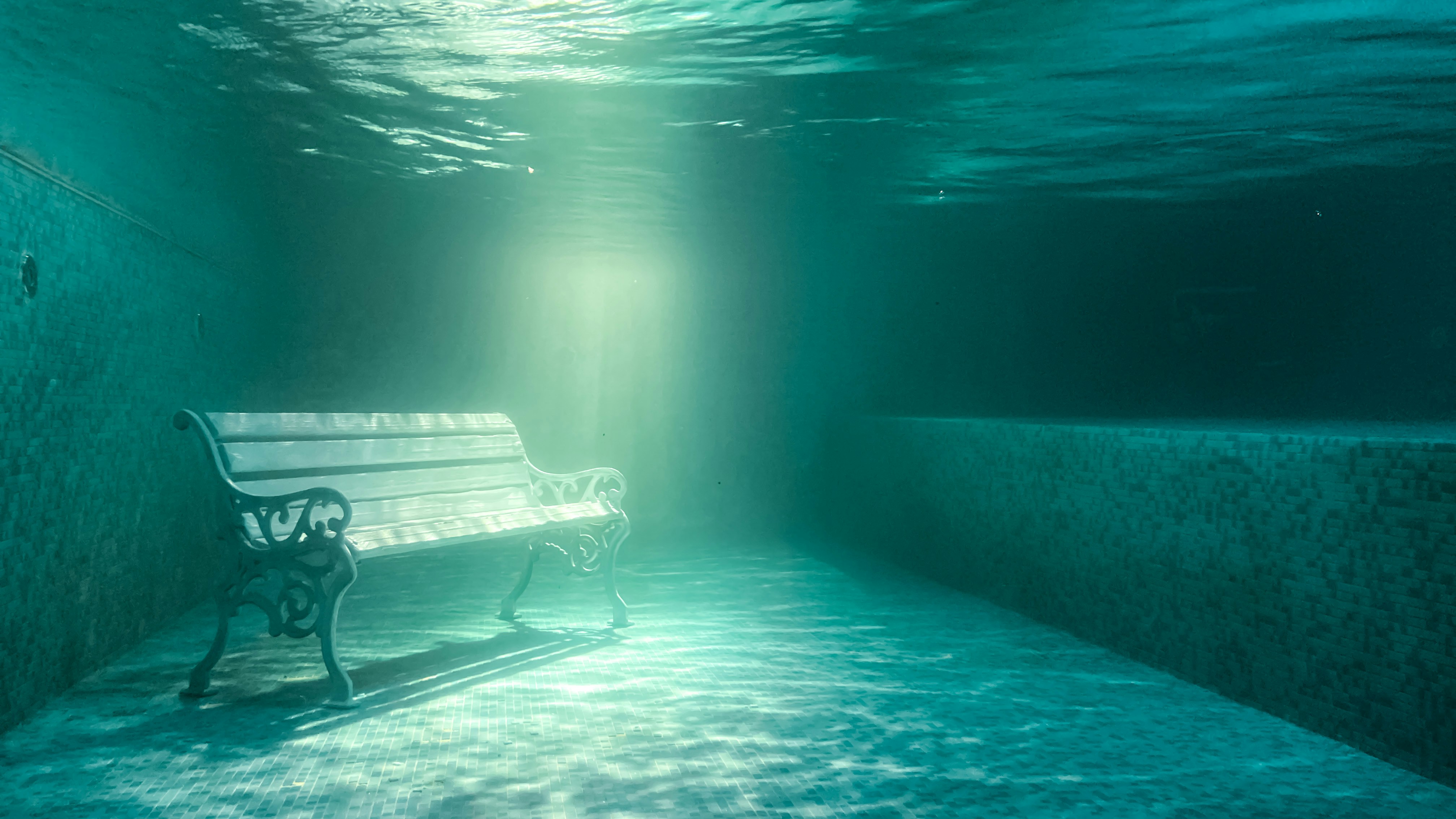 Brown wooden bench on blue water photo – Free Underwater Image on Unsplash