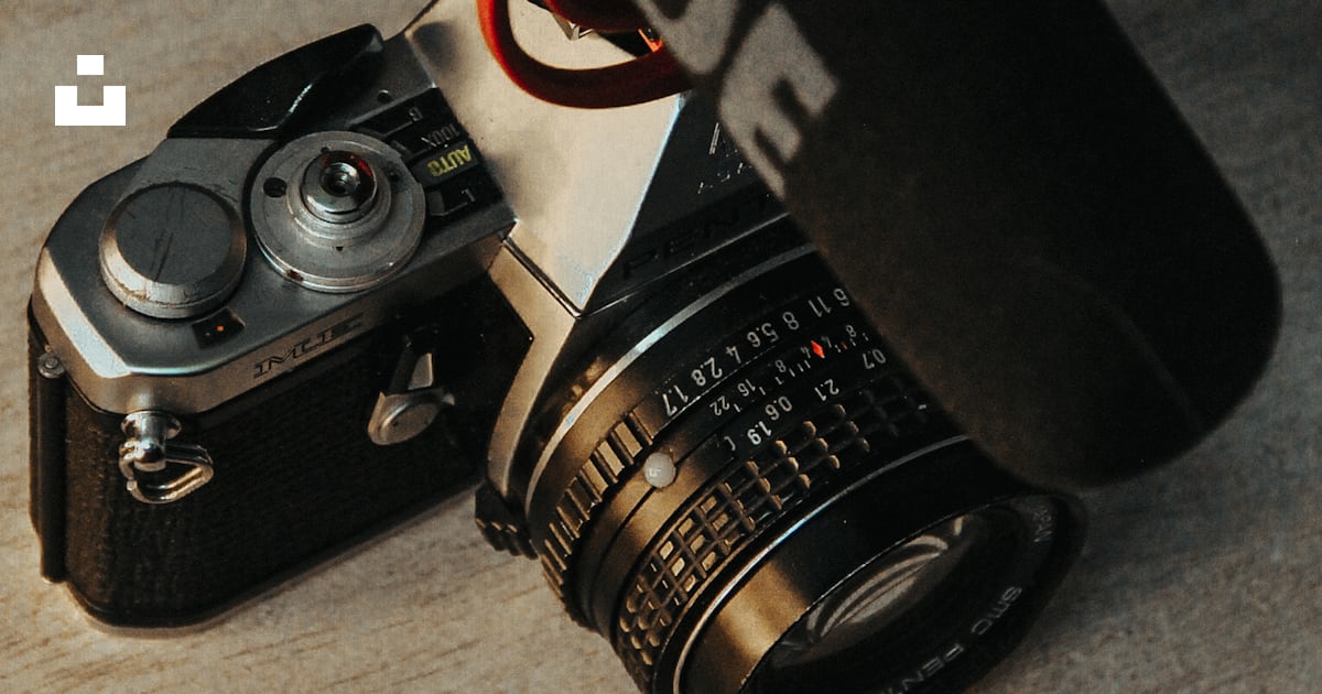 흑백 Unk 옆에 검은 색과 은색 Dslr 카메라 사진 Unsplash의 무료 사진기 이미지
