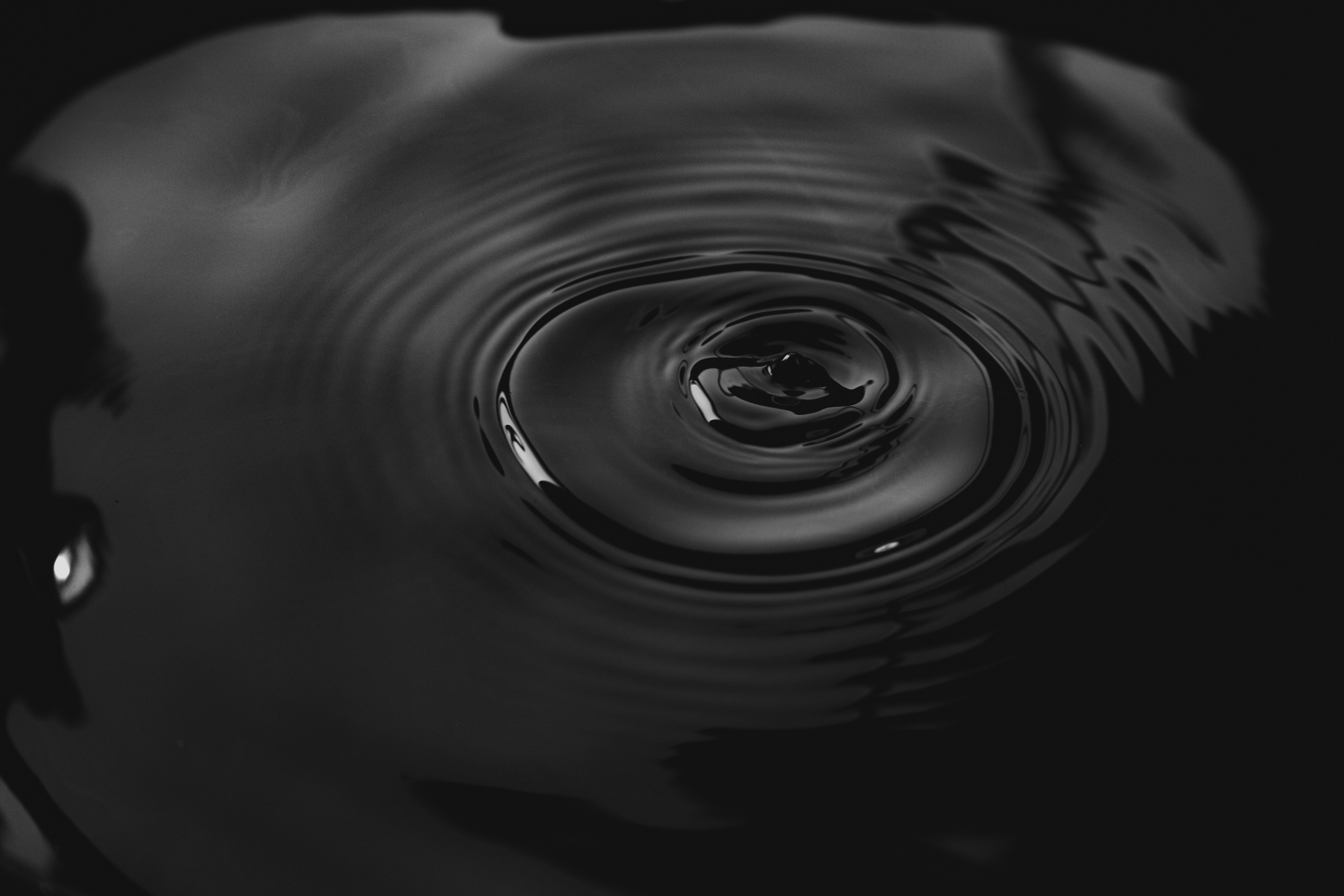 Water drop in grayscale photography photo – Free Grey Image on Unsplash