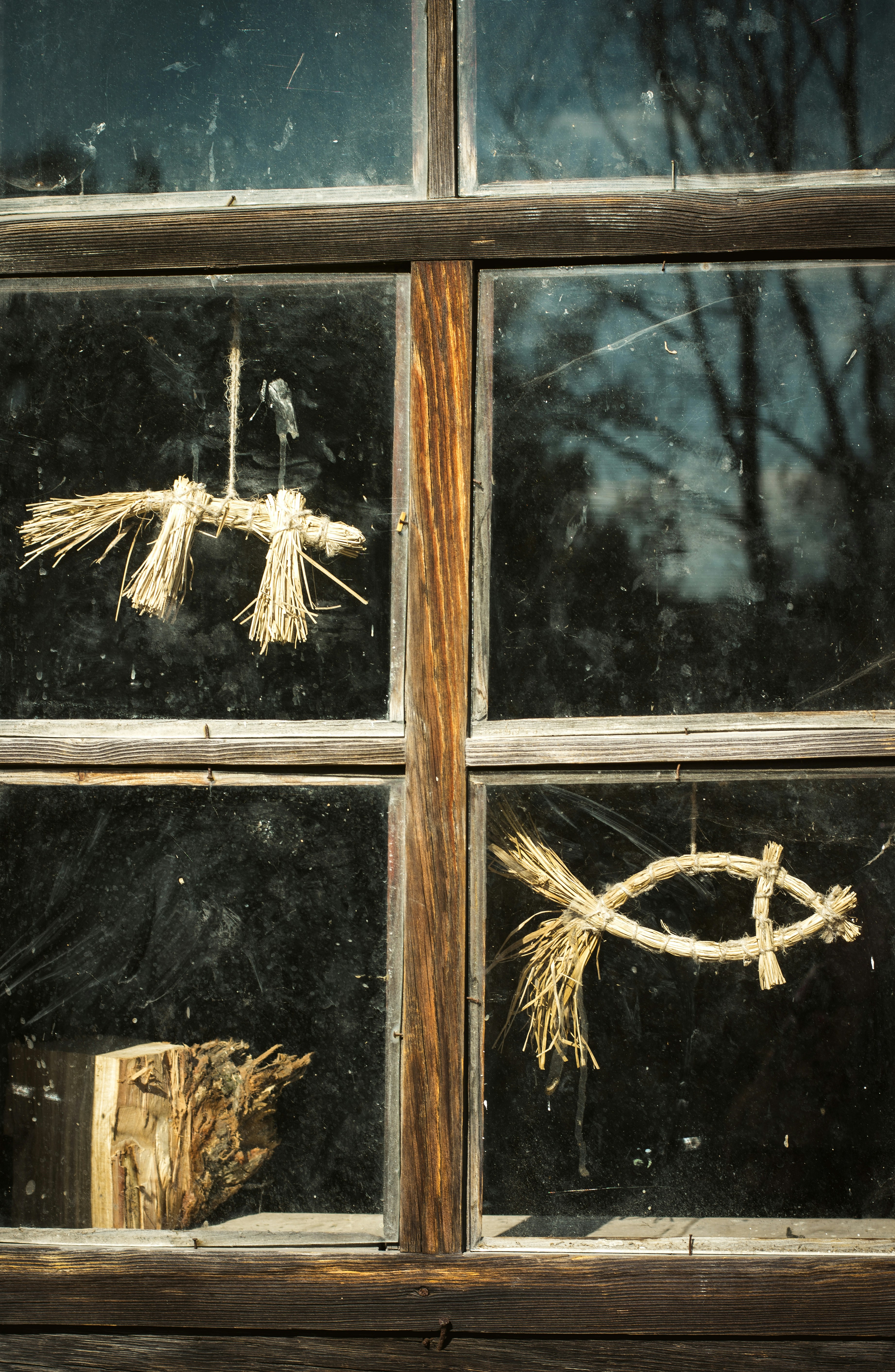 Fractured Window of Straw: Quiet Rituals on Glass