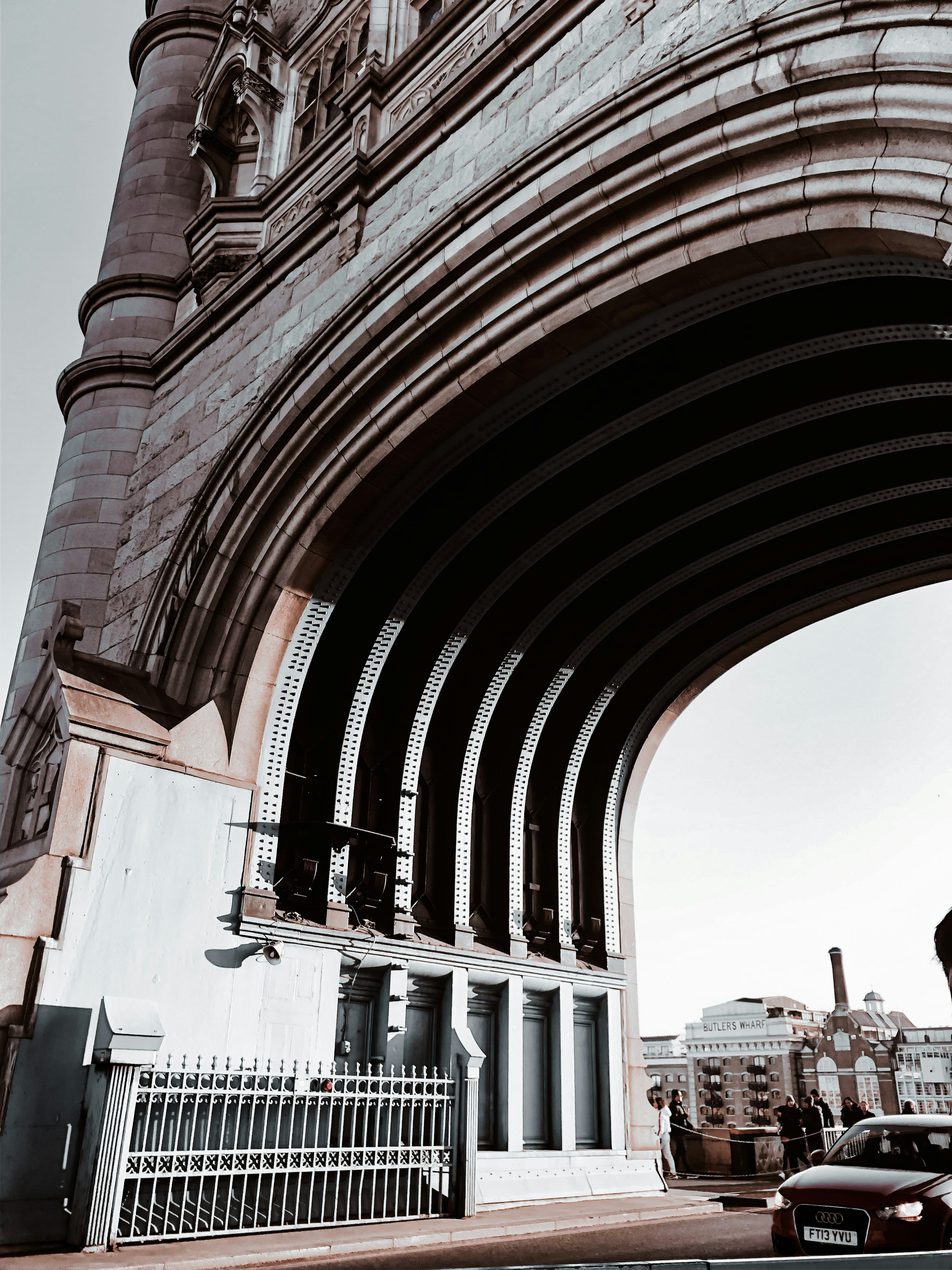 Gateway Archways: Abrupt Geometry and Car at the Threshold