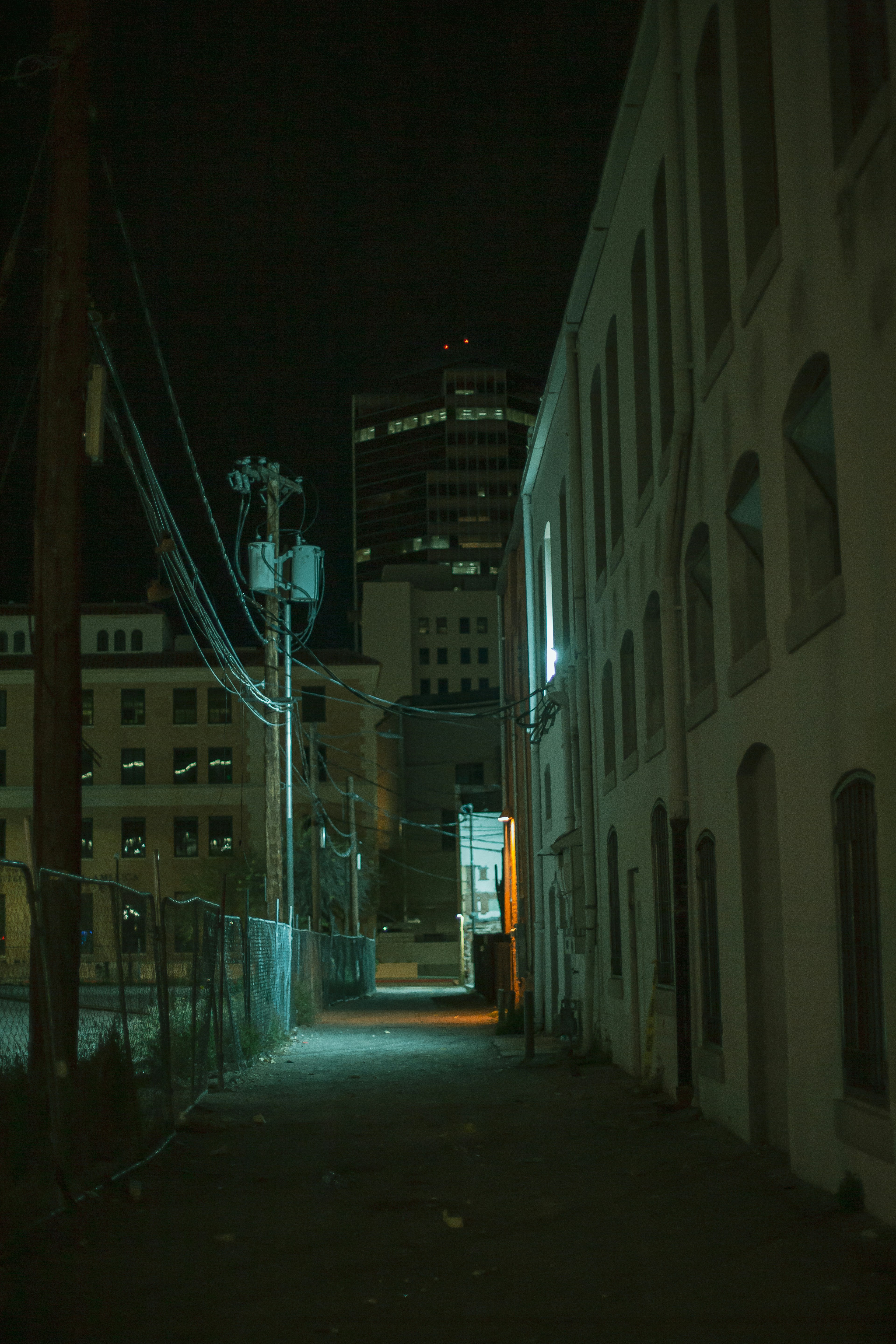 White light post on street photo – Free Grey Image on Unsplash