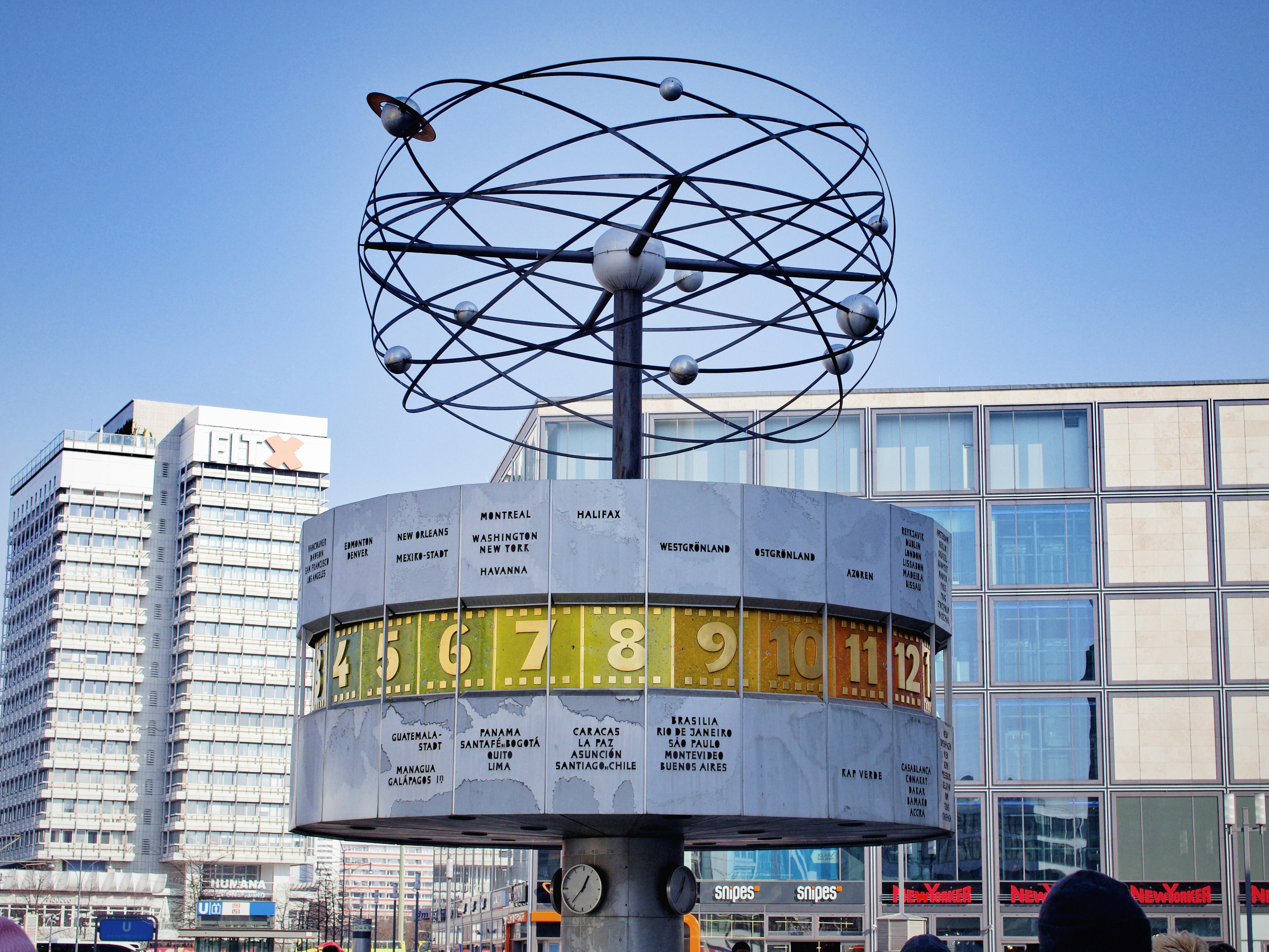 Orbital Clockwork: A Public Timepiece Under the Sphere