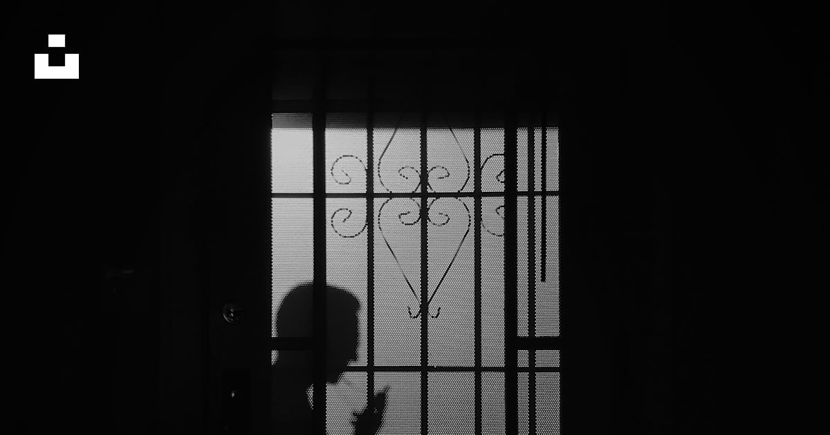 Silueta De La Persona De Pie En La Ventana Foto Imagen De Portland