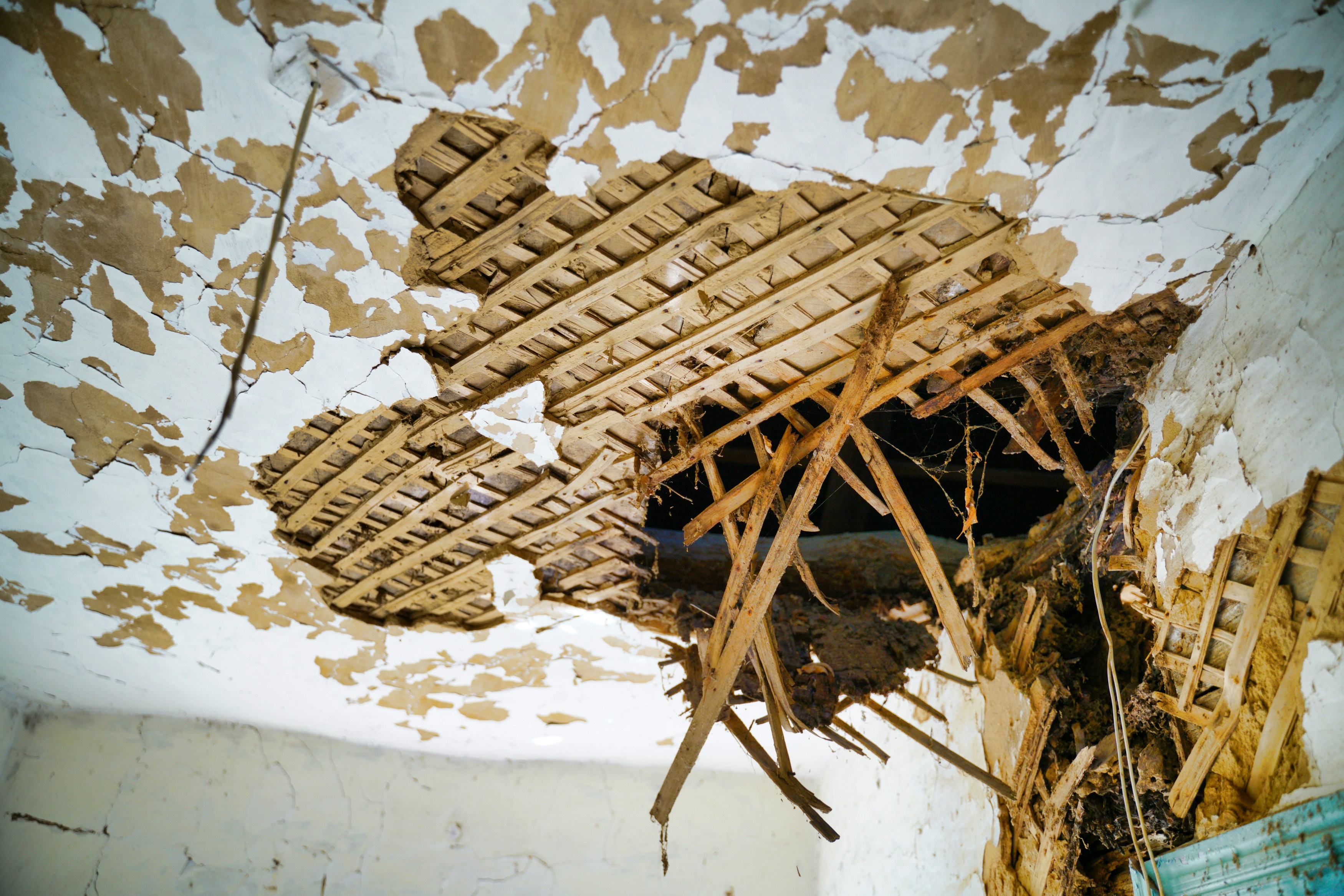 Through the Cracking Ceiling: Structural Decay in a Dilapidated Room