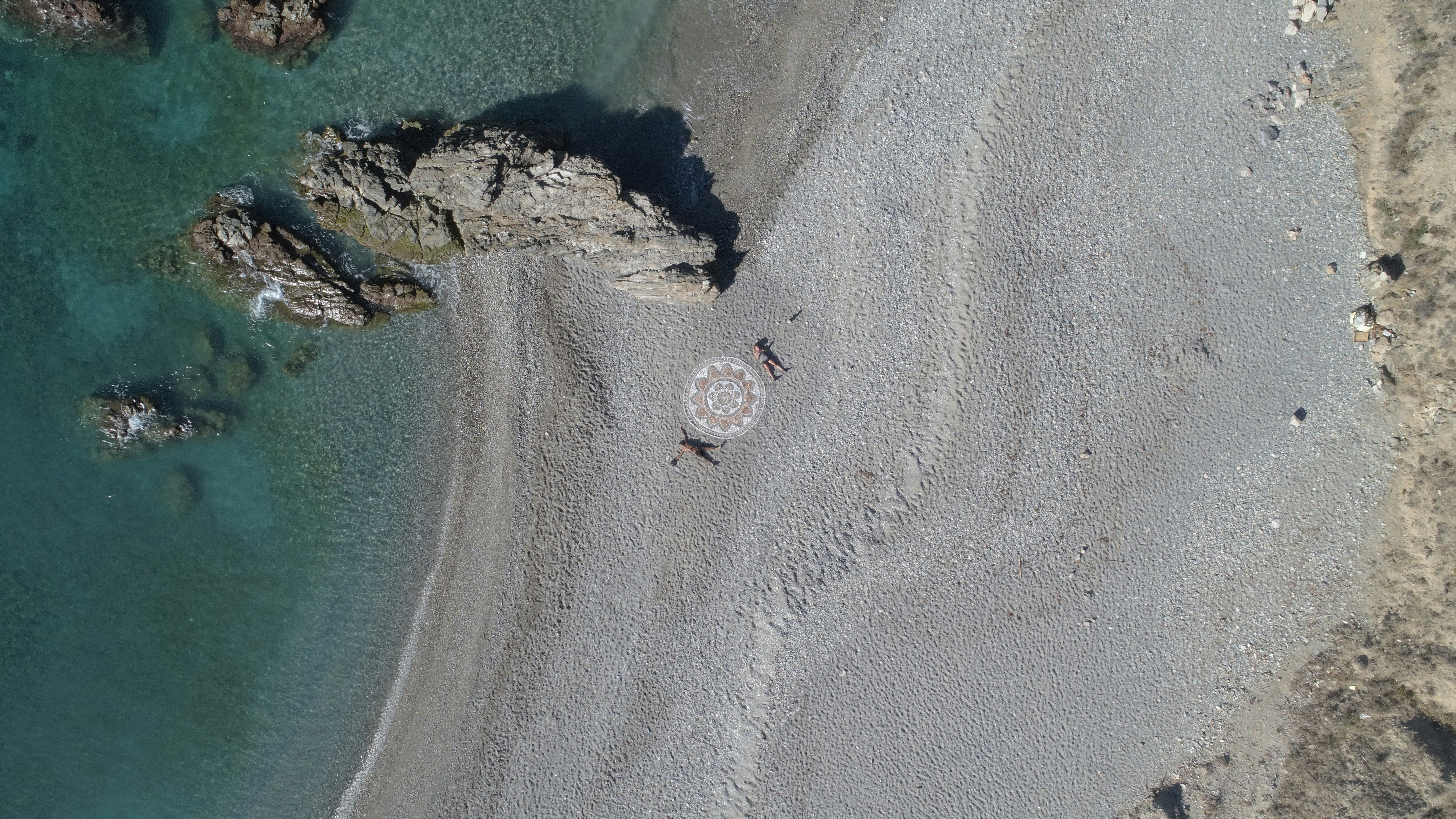 Ring of Quiet Symmetry on a Turquoise Shore
