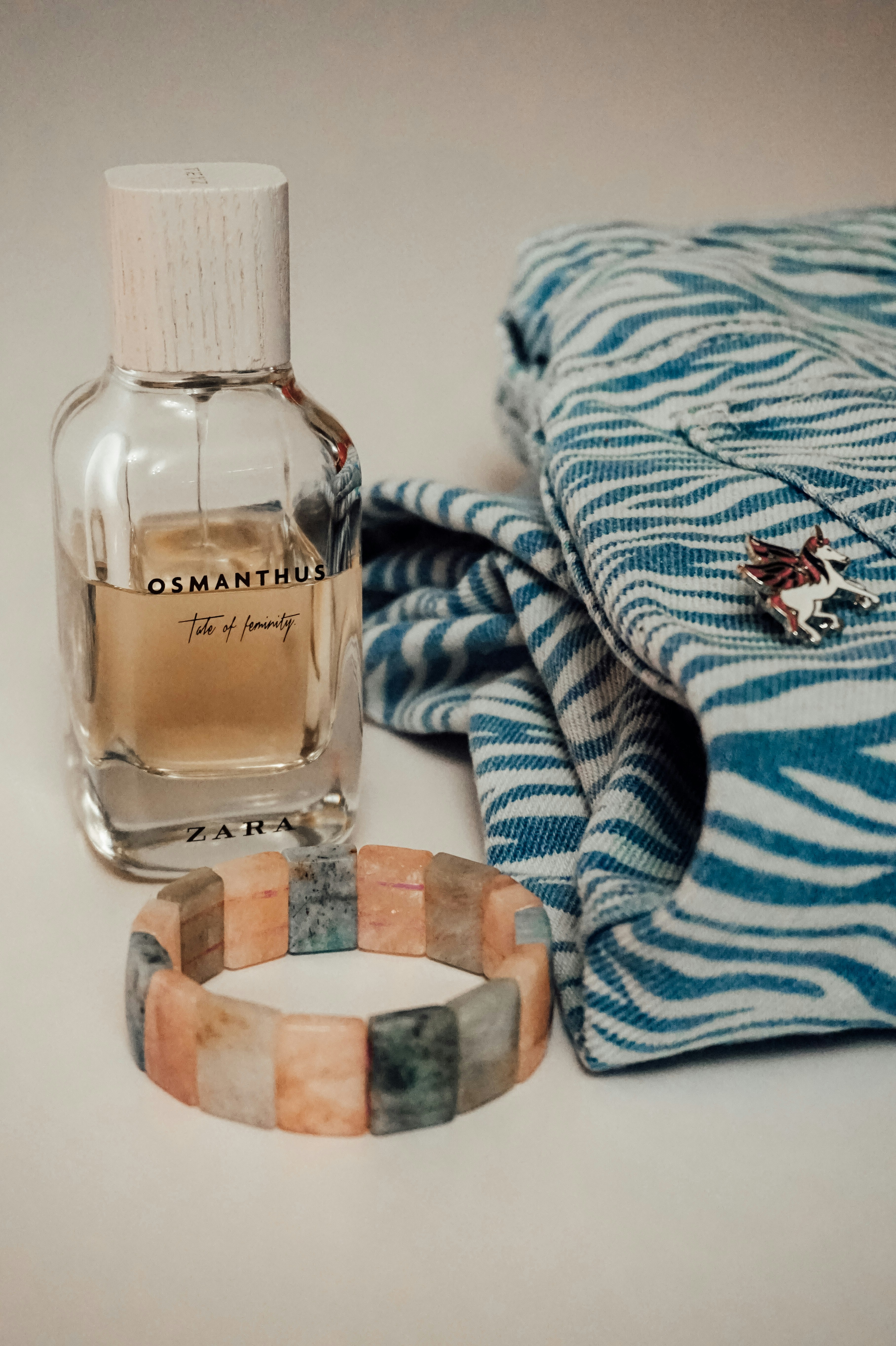Calvin klein one perfume bottle photo – Free Grey Image on Unsplash