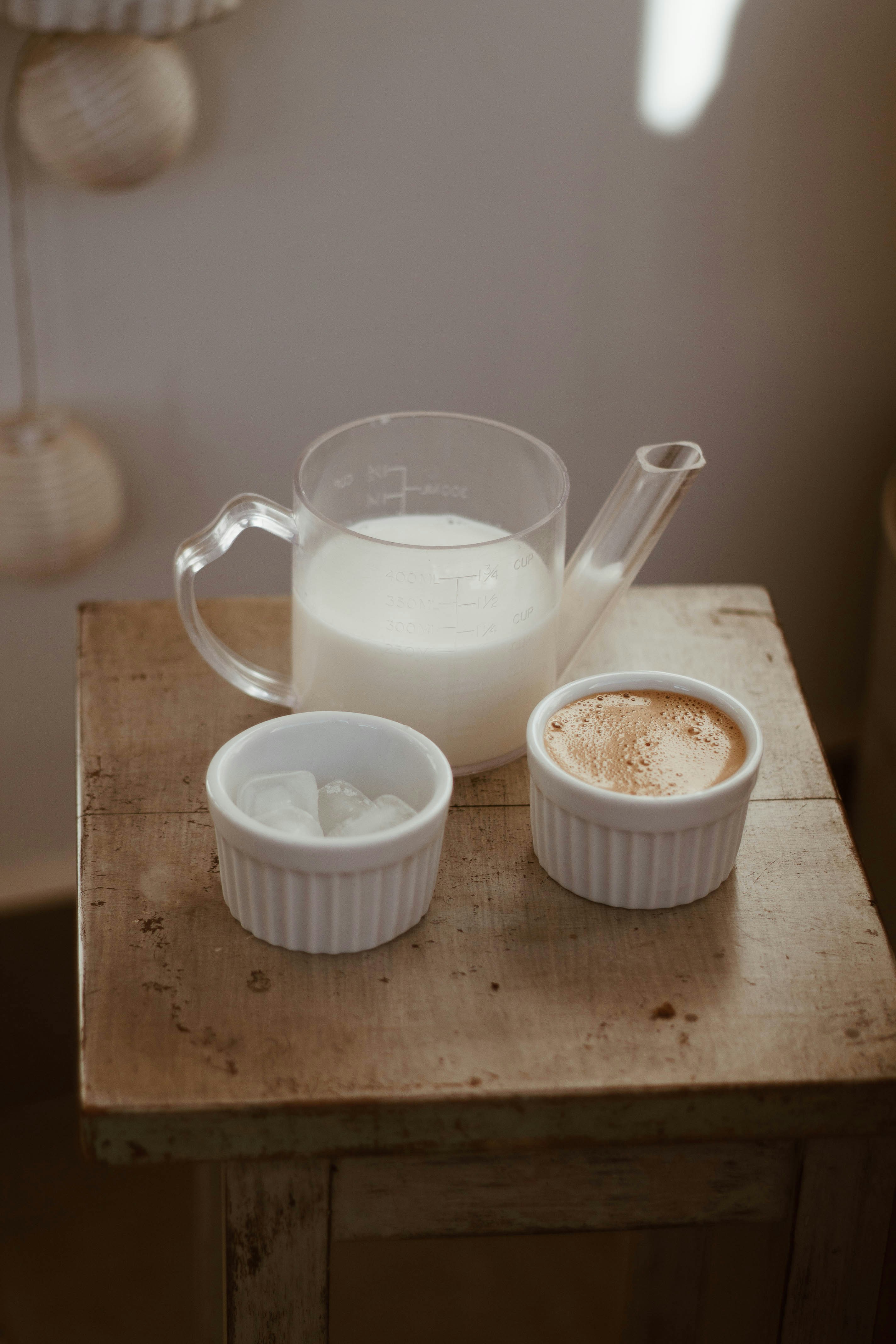 ingredients: milk, ice cubes and coffee cream